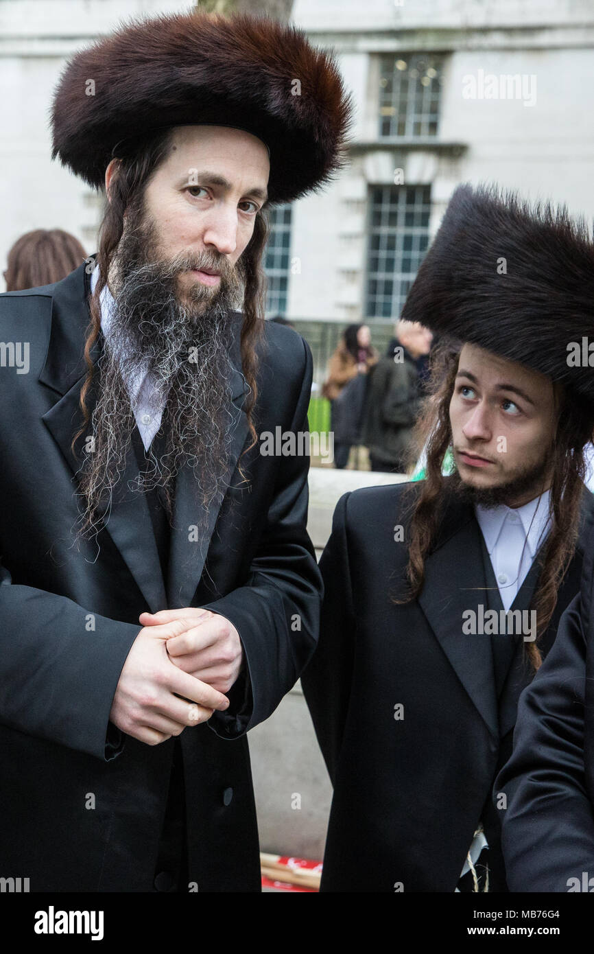 Hundreds of orthodox jews hi-res stock photography and images - Alamy