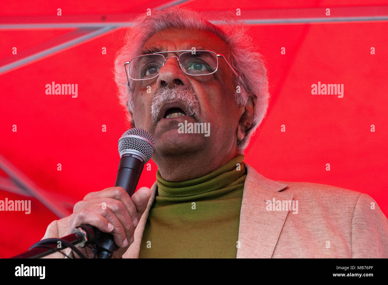 Tariq ali writer hi-res stock photography and images - Alamy