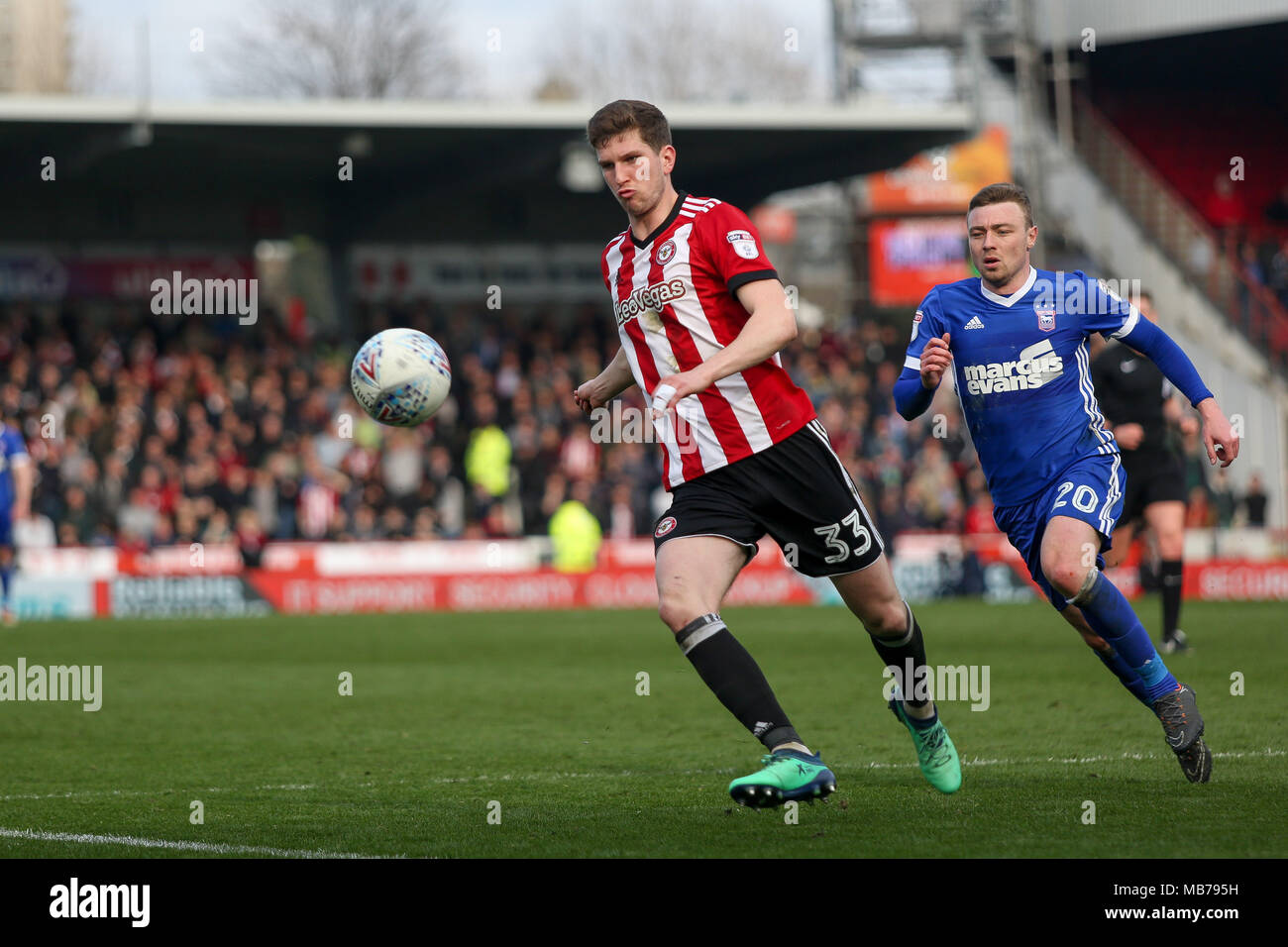 Chris mepham brentford hi-res stock photography and images - Alamy