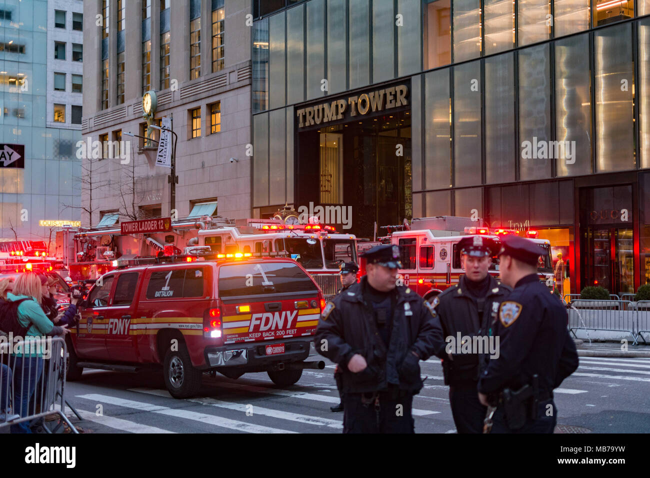 New York, New York, USA. 7th Apr, 2018. Firemen respond to a four alarm ...