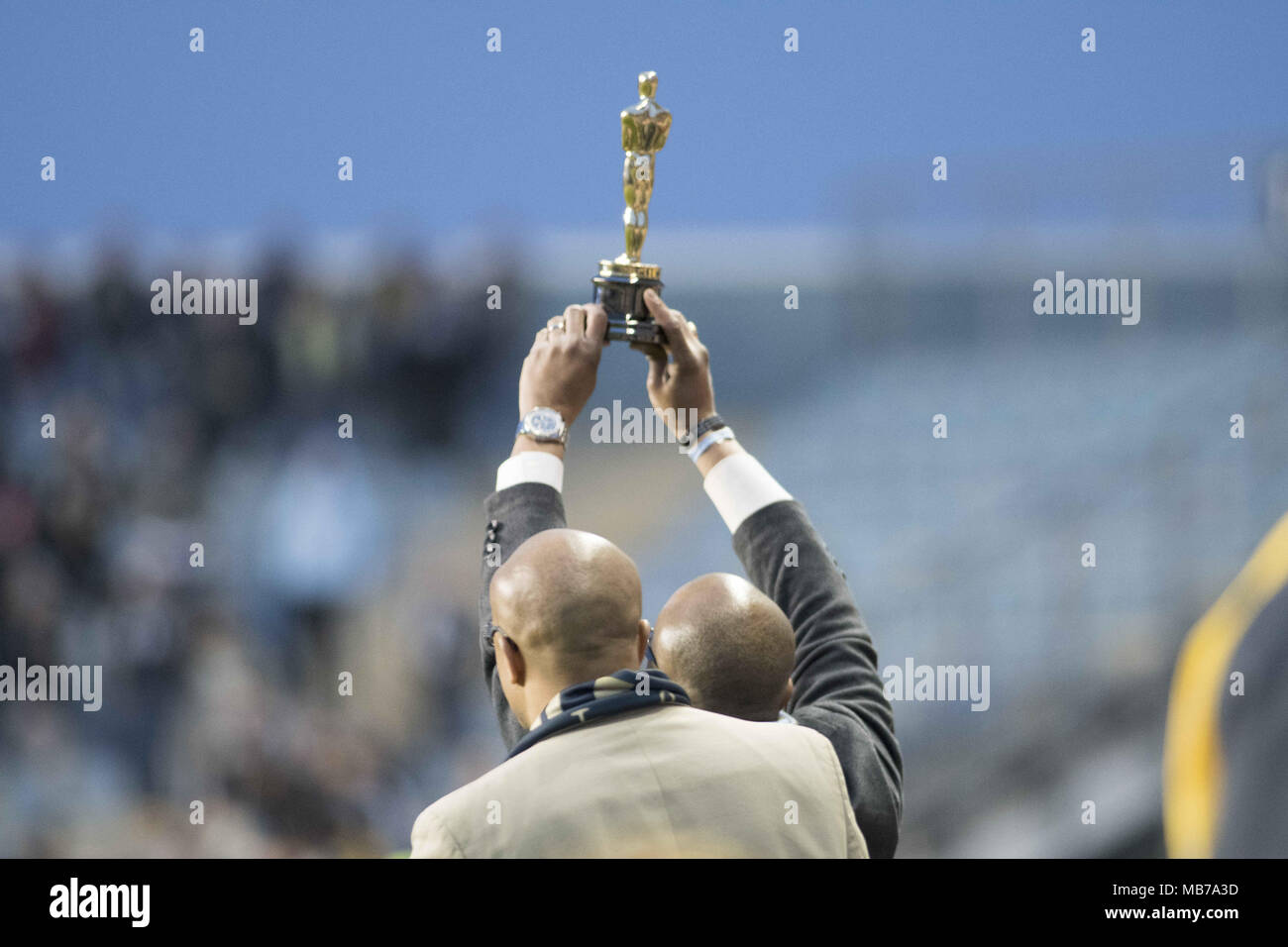 Chester, Pennsylvania, USA. 7th Apr, 2018. A Union fan awards an Oscar ...