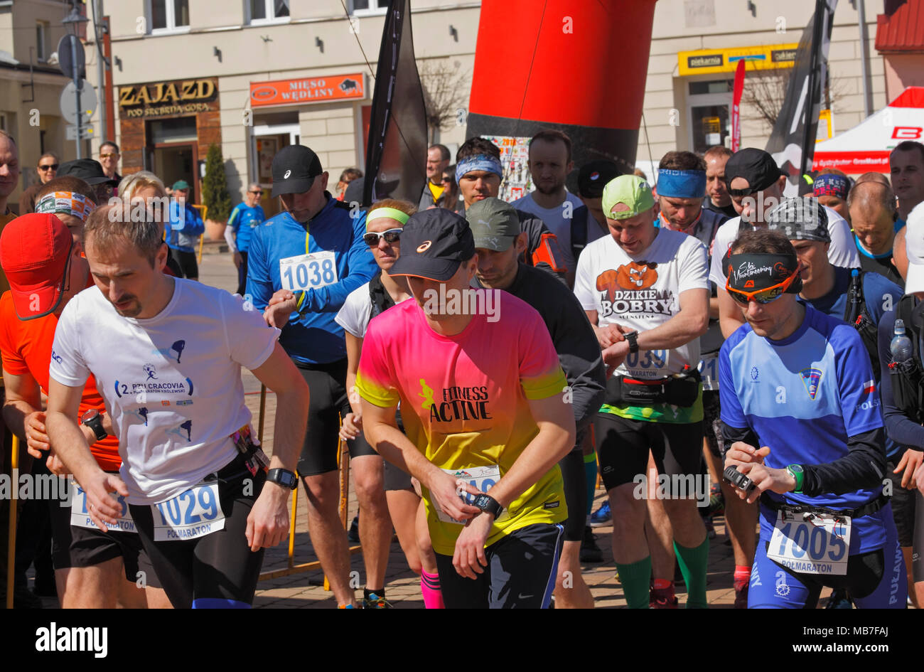 Long distance runner start line hi-res stock photography and images - Alamy
