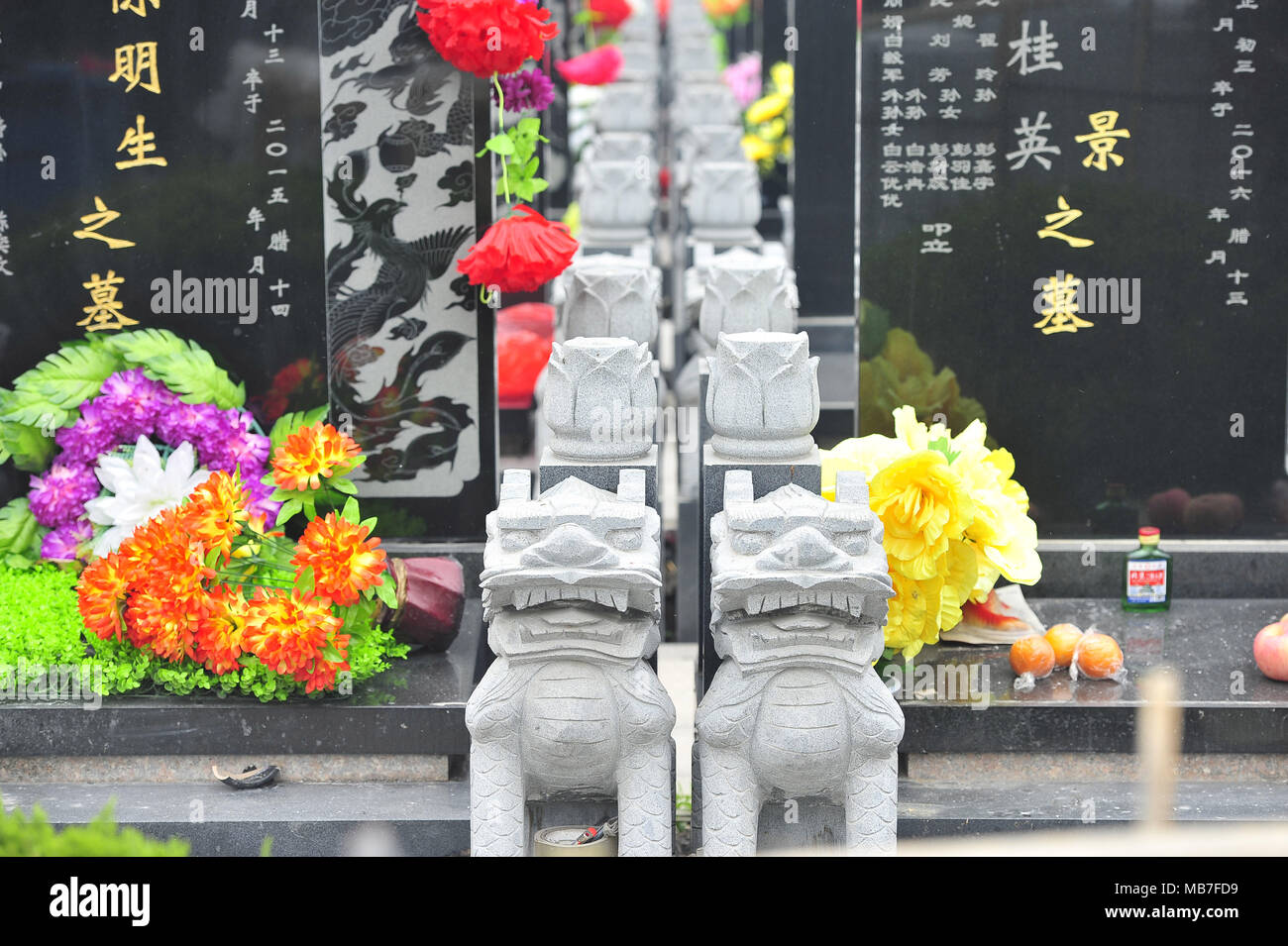 Chinese tomb sweeping hi-res stock photography and images - Alamy