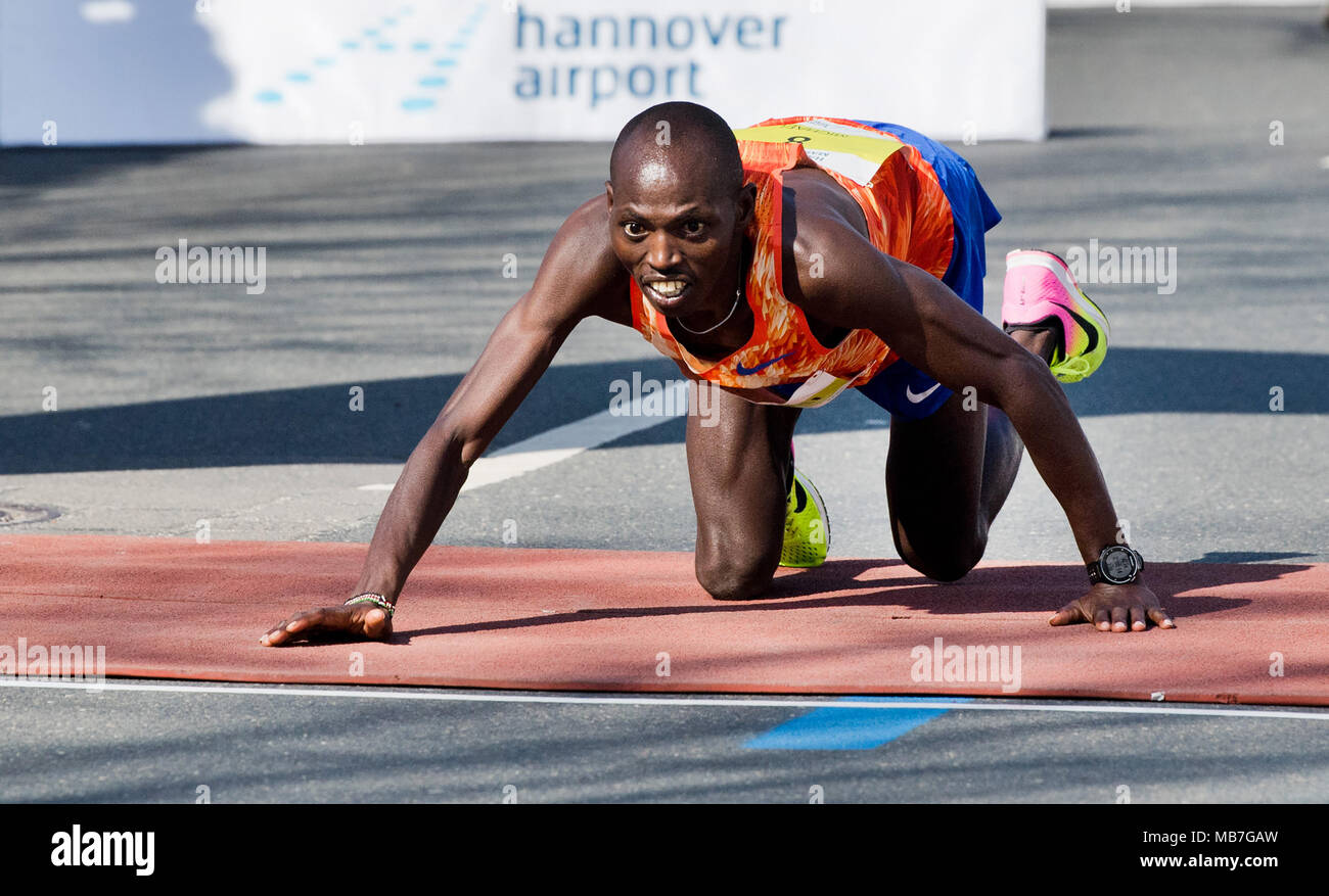 Hanover, Germany. 08 April 2018, Michael Njenga of Kenya (2nd ...