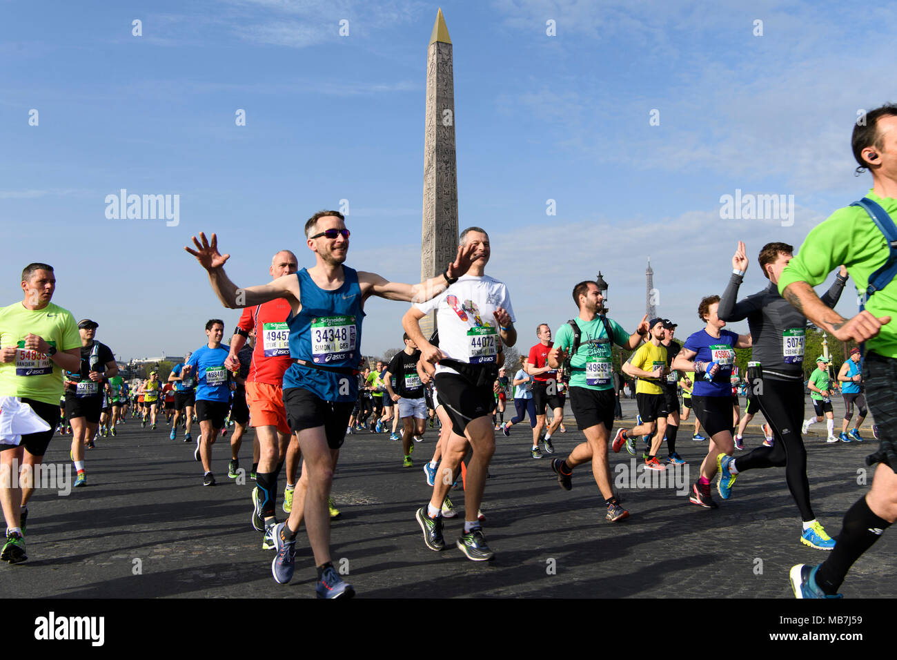 Paris. 8th Apr, 2018. Athletes run on the Concorde Square in Paris ...