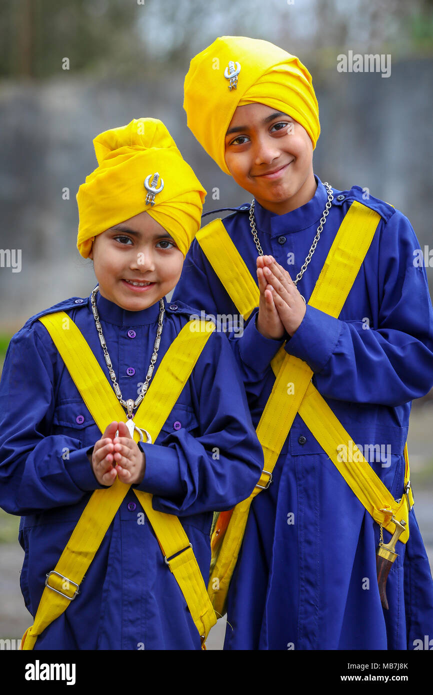 Sikh boy in turban hi-res stock photography and images - Alamy