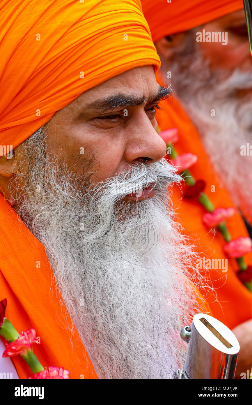 Glasgow, UK. 8th April, 2018. Thousands of Sikhs from across Scotland ...