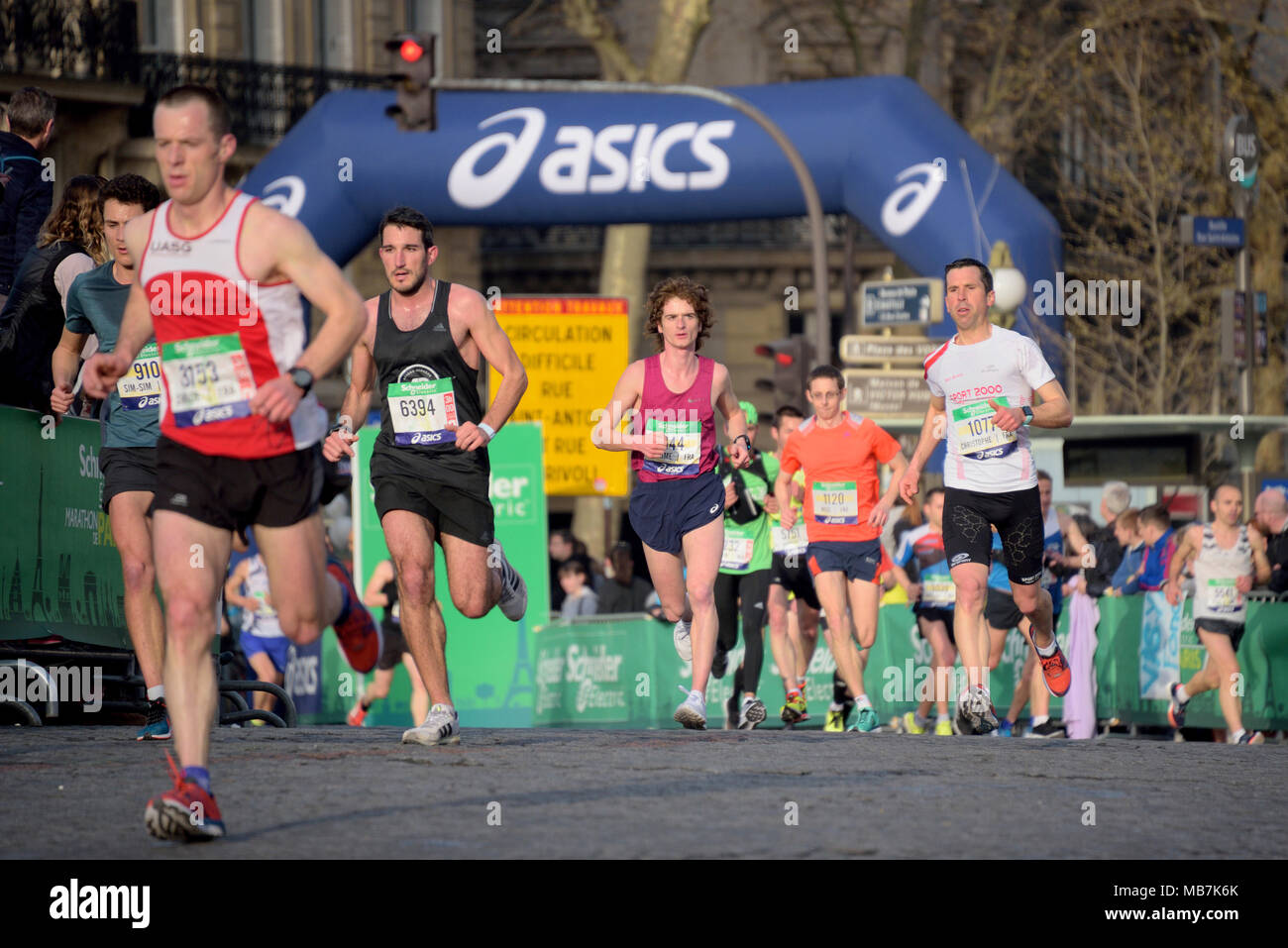 Paris marathon hi-res stock photography and images - Alamy