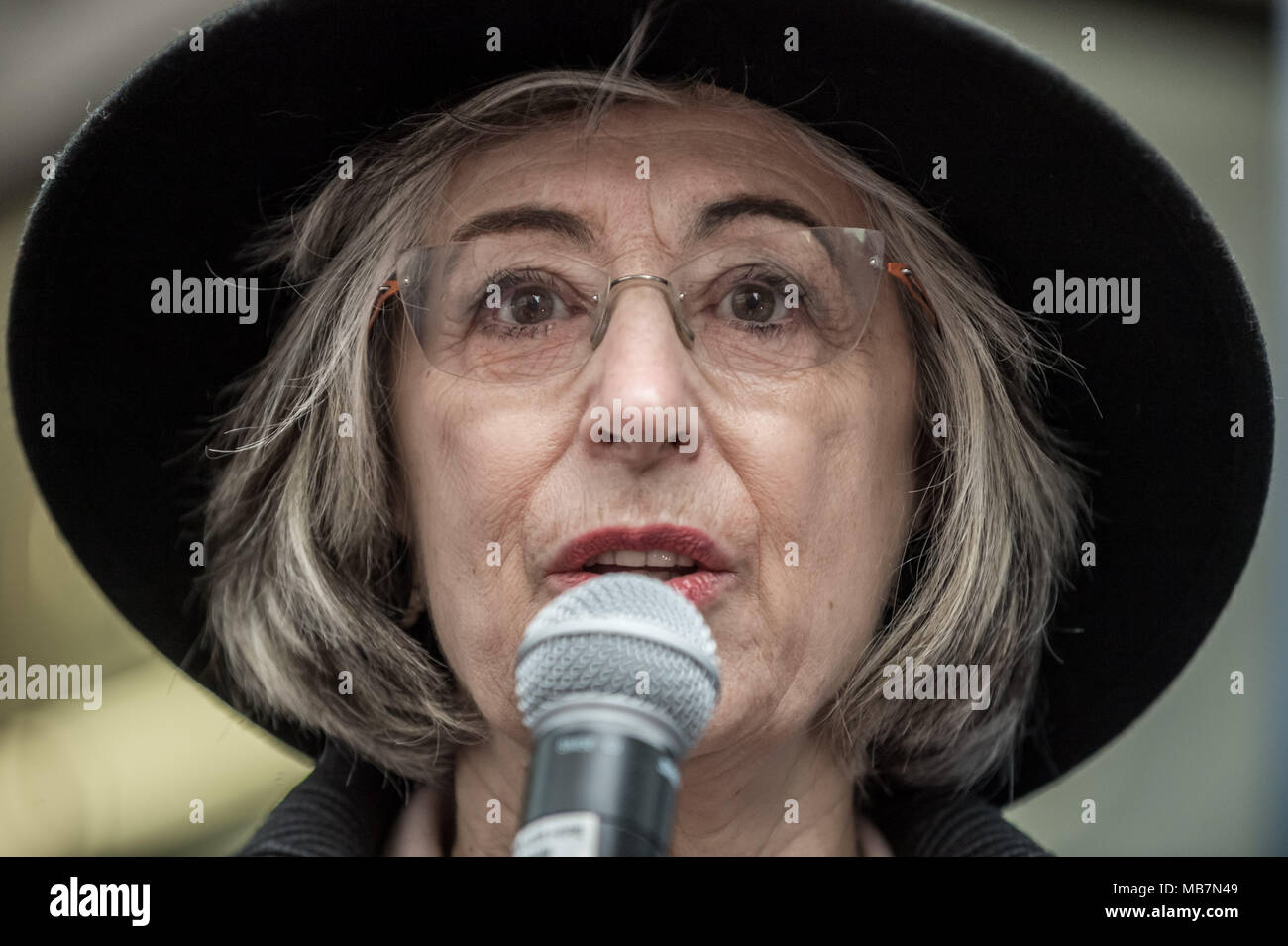 Actress maureen lipman hi-res stock photography and images - Alamy