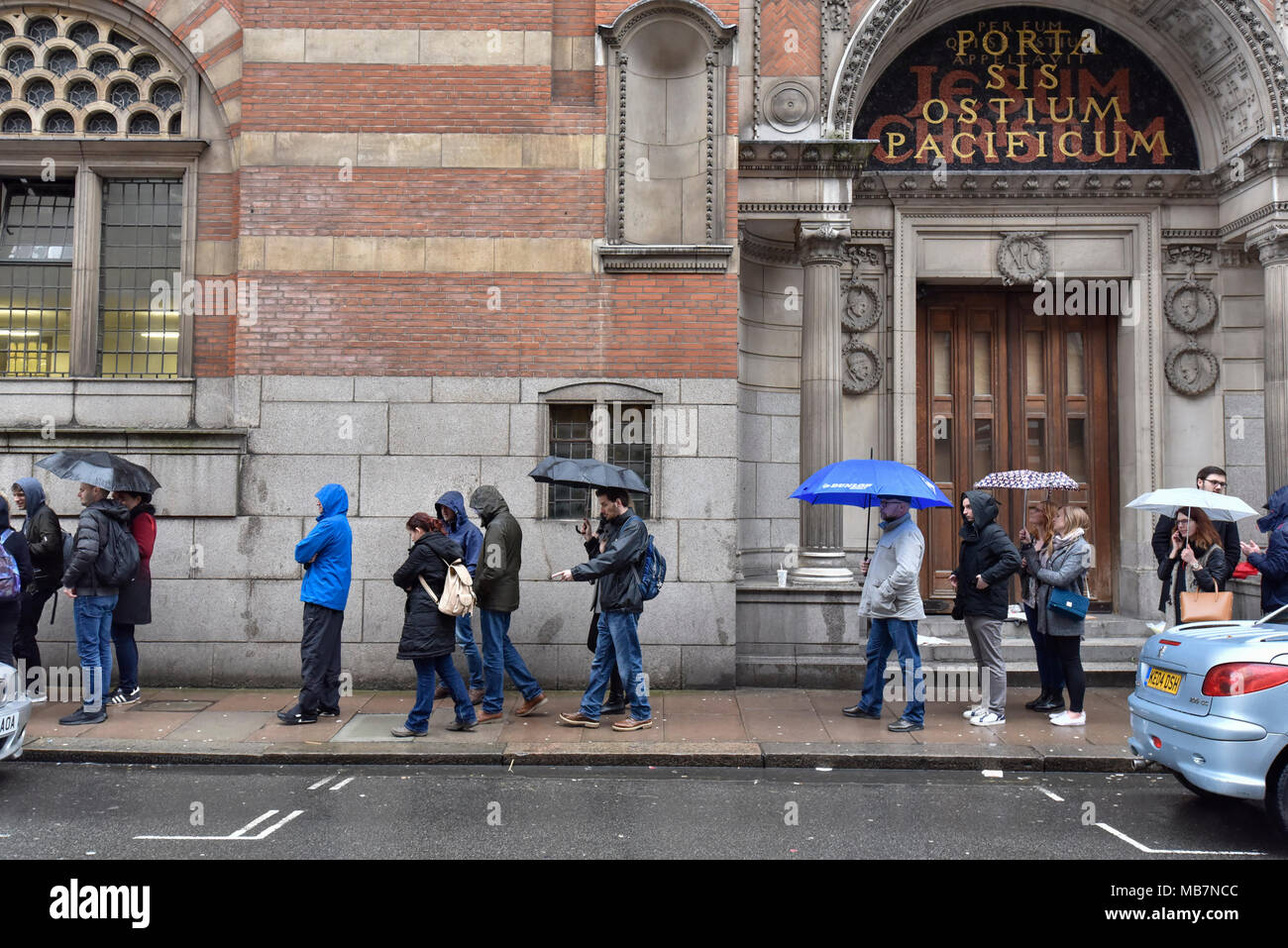 Britain election polling queue hi-res stock photography and images - Alamy