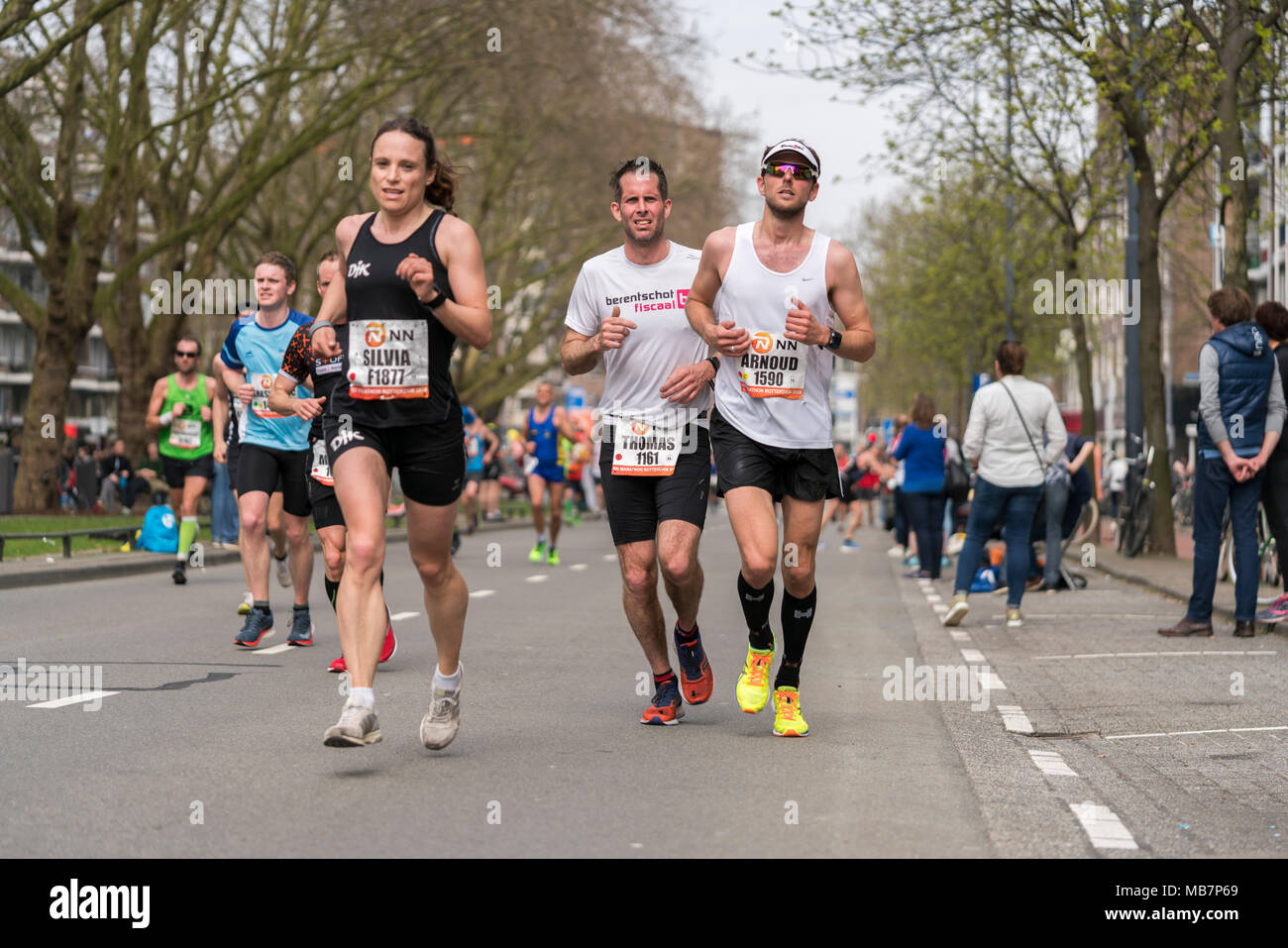 Rotterdam, Netherlands. 8th Apr 2018. Athletes run along Mariniersweg ...