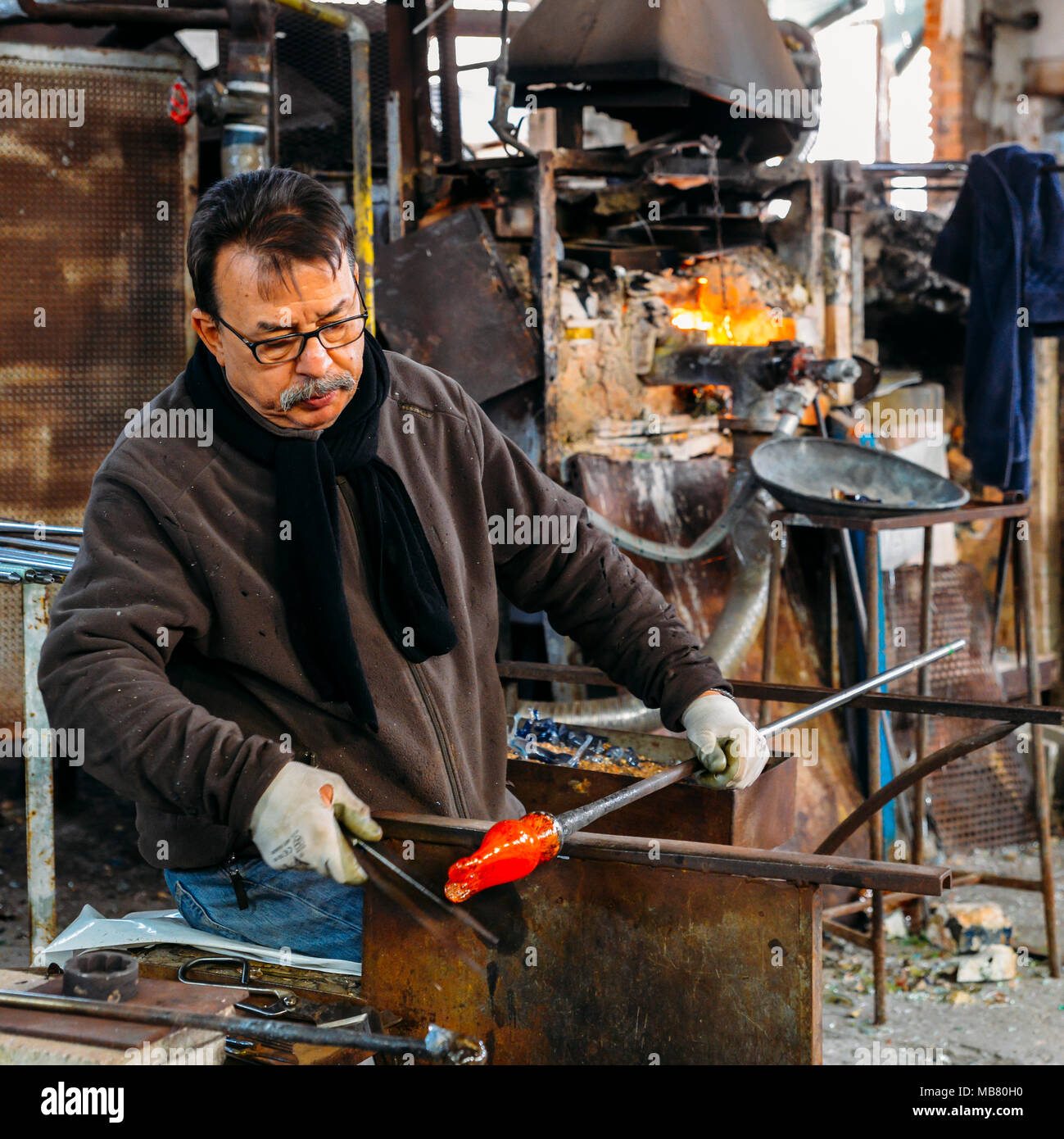 Glass blower hi-res stock photography and images - Alamy