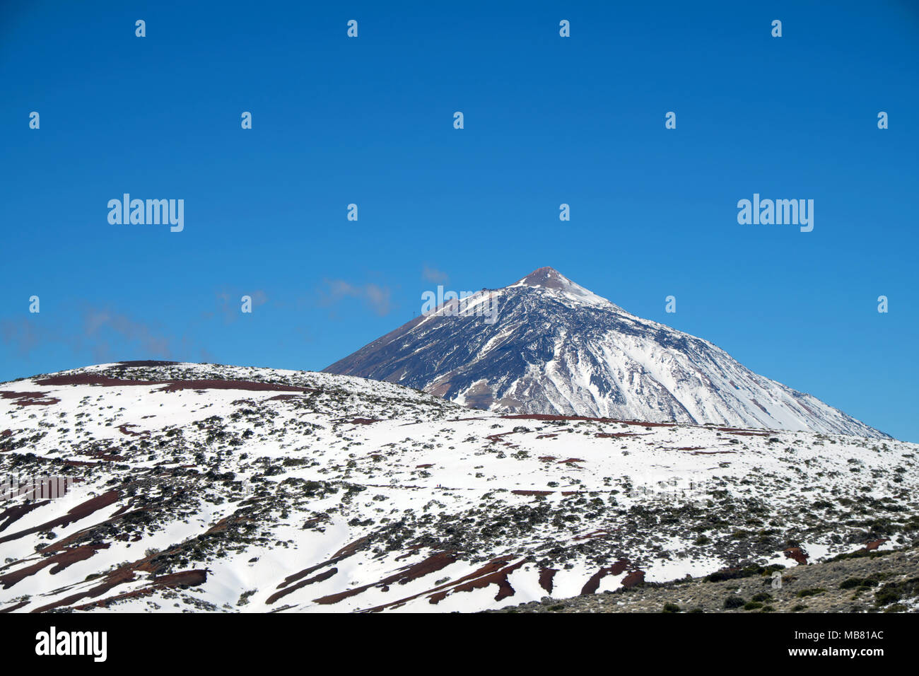 the snow capped peak of el teide on the canary island of tenerife Stock ...