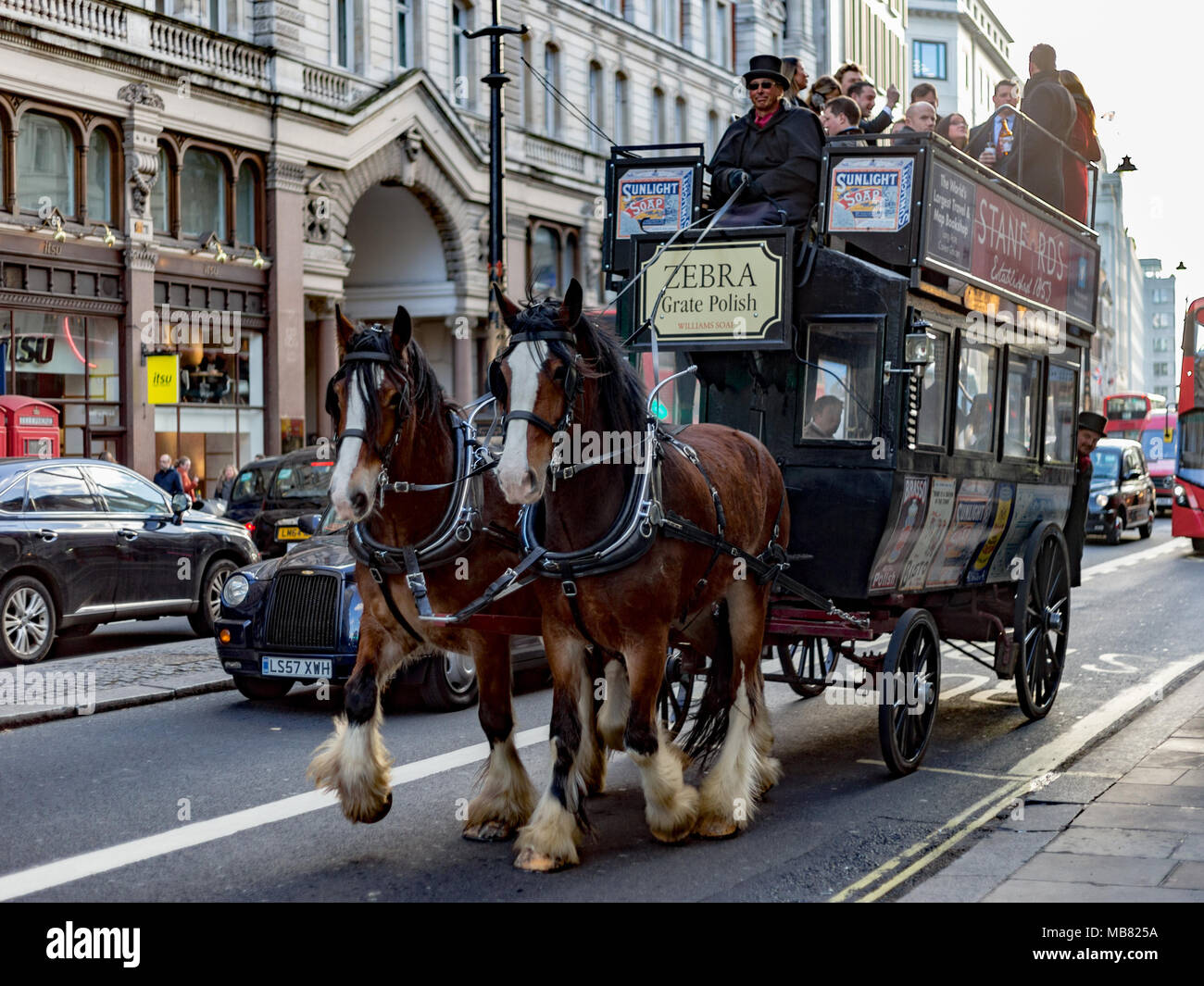 A horse drawn omnibus hi-res stock photography and images - Alamy