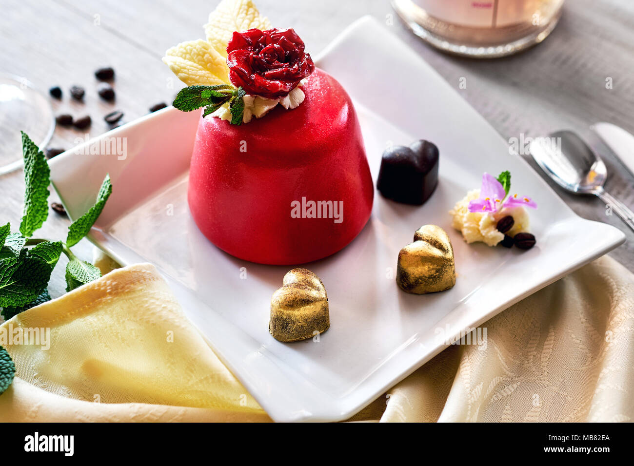 Leaf shape cake hi-res stock photography and images - Alamy