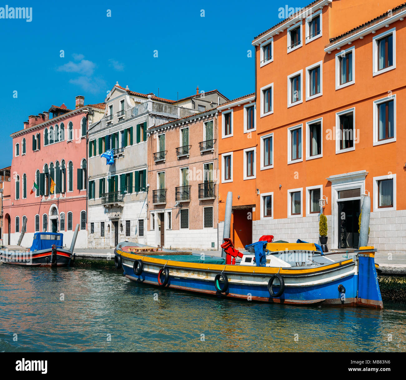 Colourful houses along the Canale di Cannaregio in Venice, Veneto ...