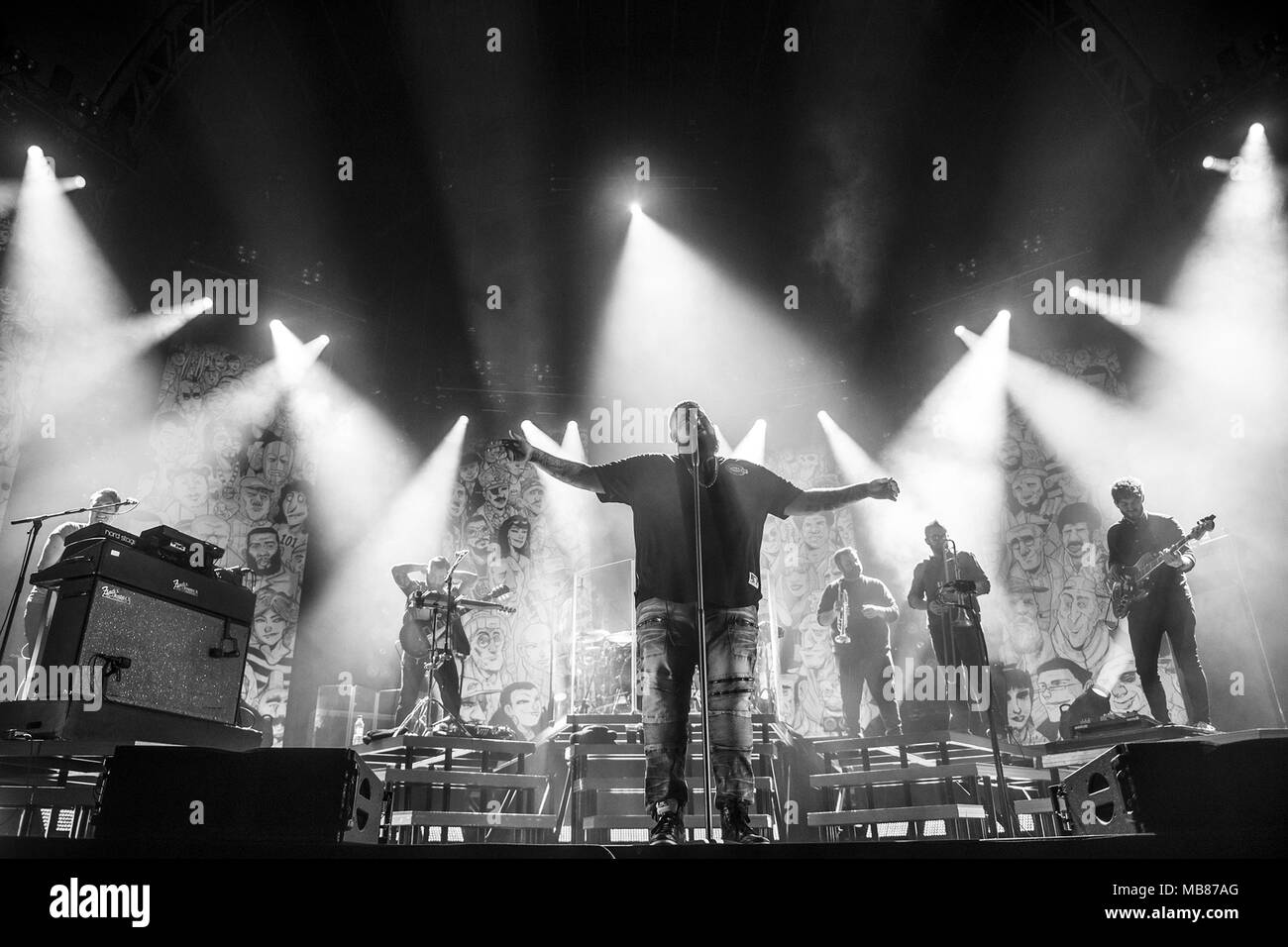 Rag'n'Bone Man performs live at Alexandra Palace Featuring: Rag'n'Bone ...