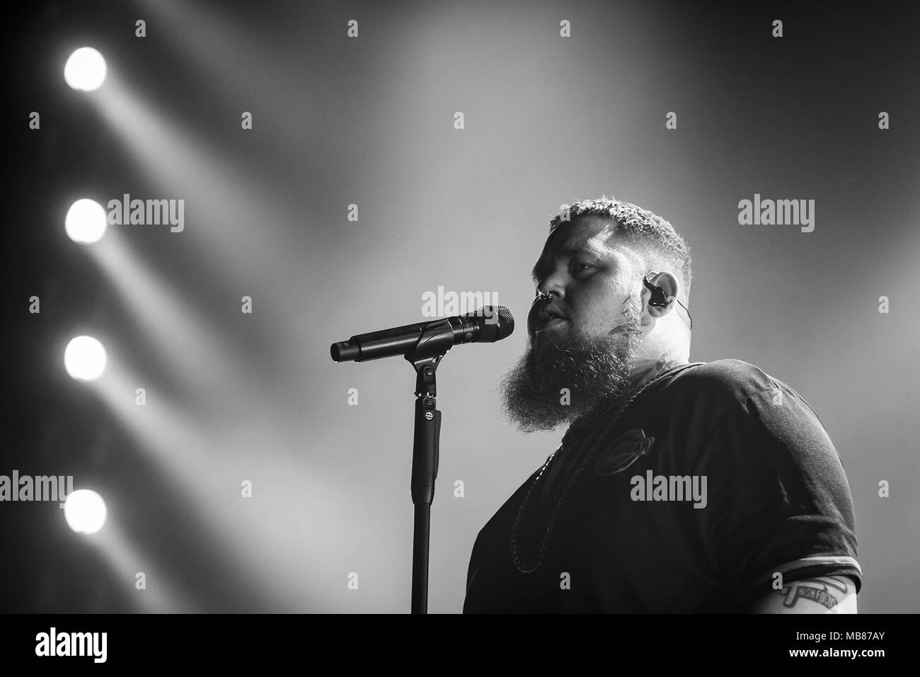 Rag'n'Bone Man performs live at Alexandra Palace Featuring: Rag'n'Bone ...