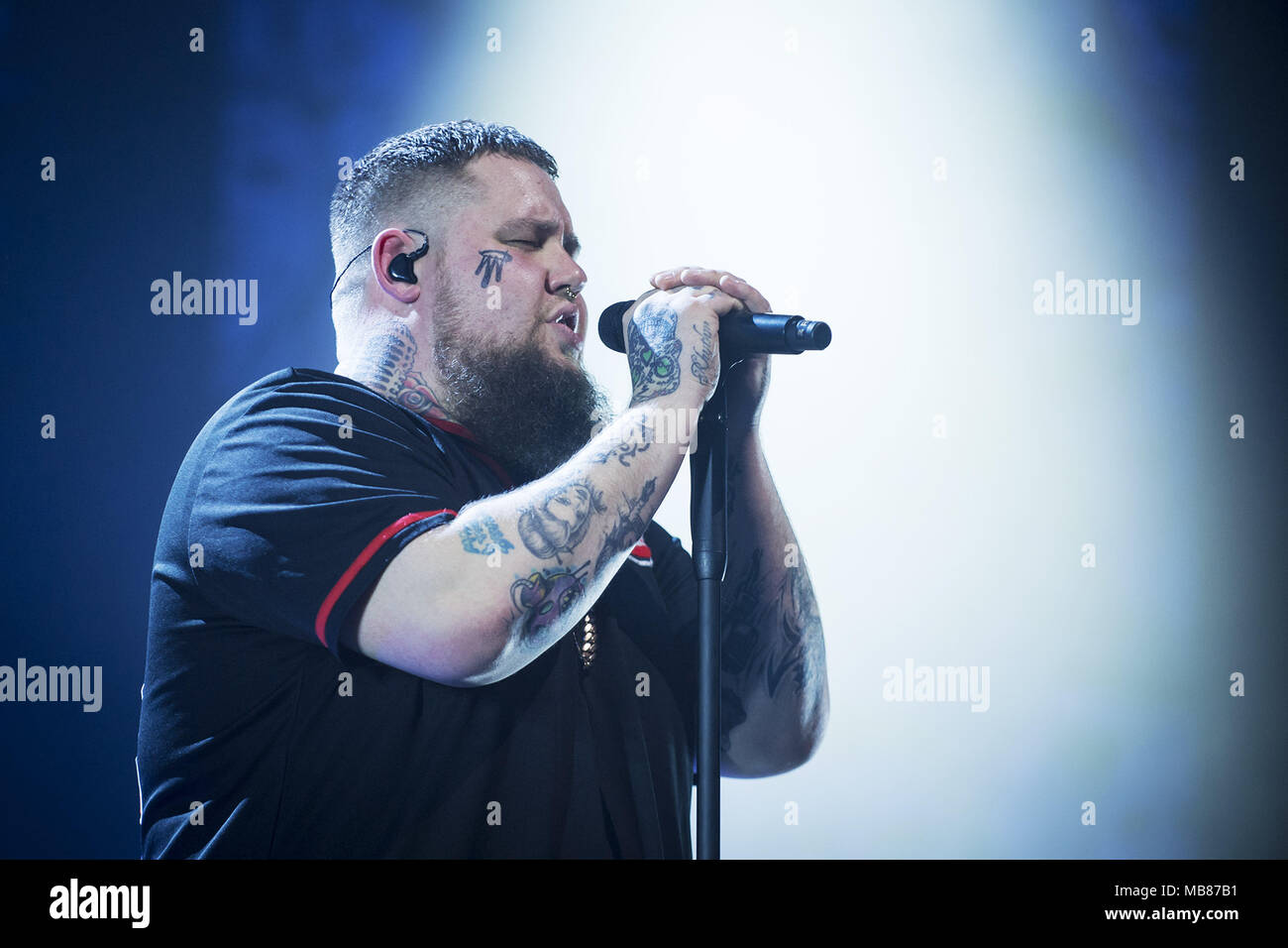 Rag'n'Bone Man performs live at Alexandra Palace Featuring: Rag'n'Bone ...