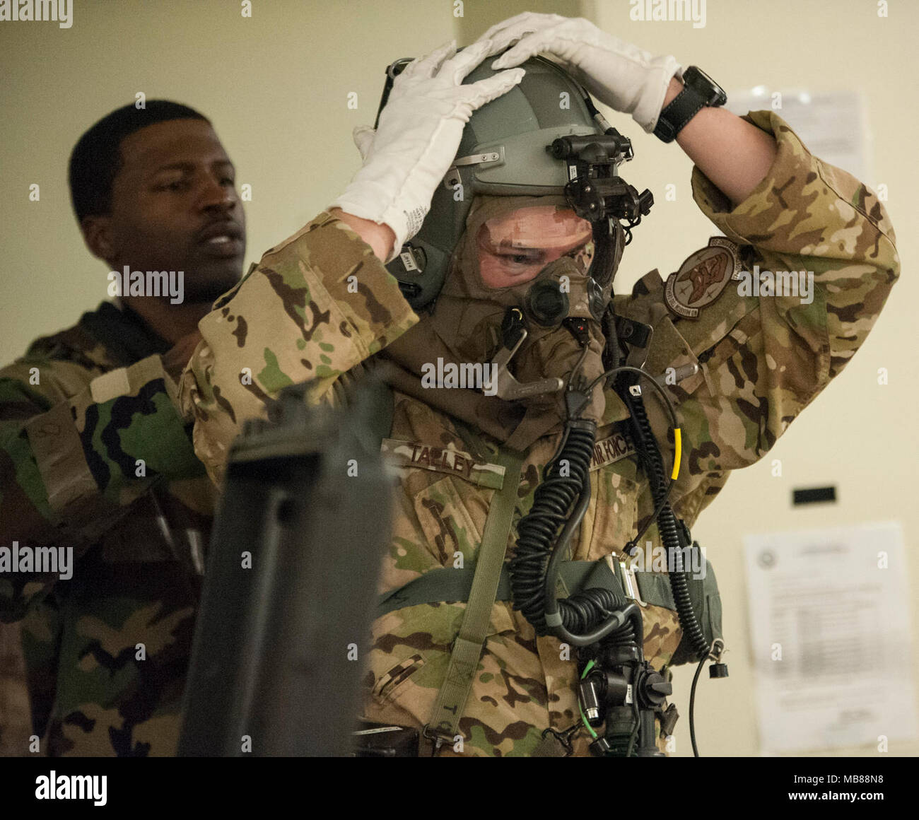 Aircrew eye and respiratory protection system hi-res stock photography ...