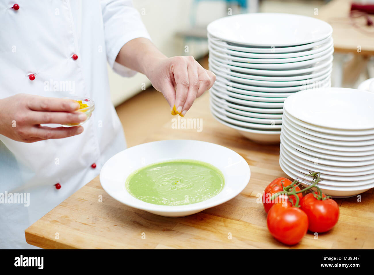 Clients at restaurant hi-res stock photography and images - Alamy