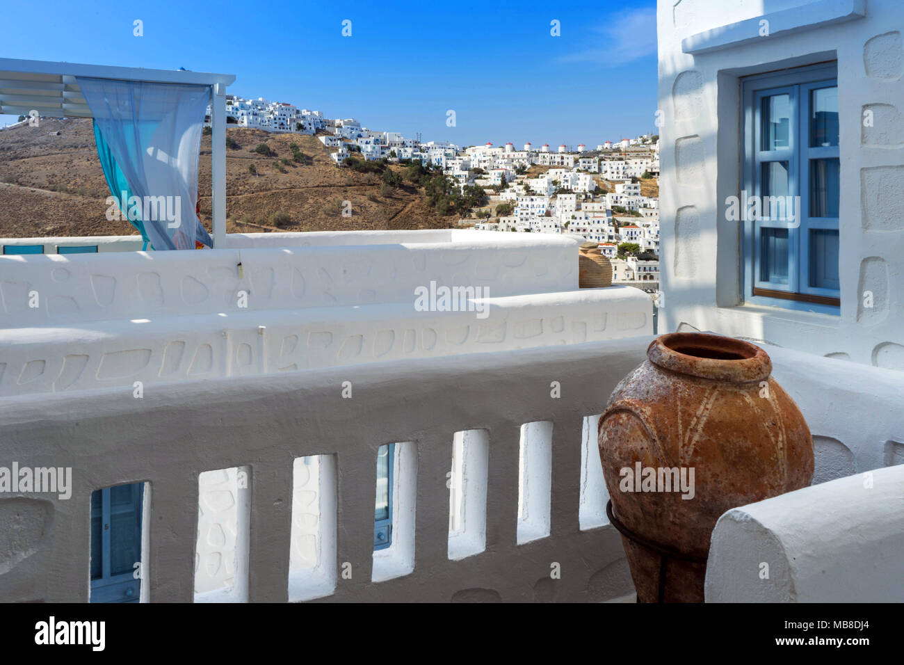 Traditional greek buildings hi-res stock photography and images - Alamy