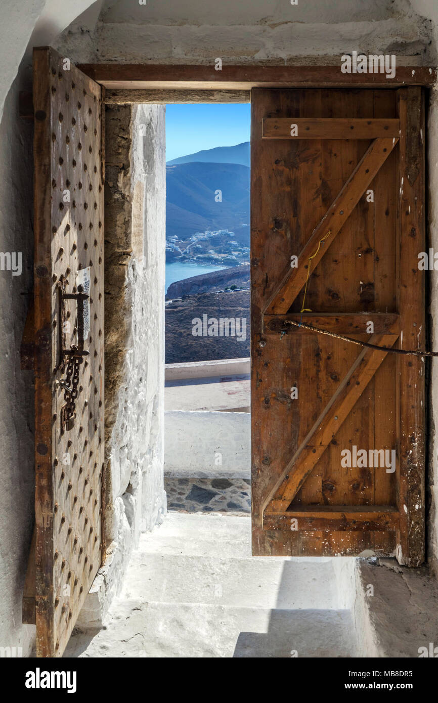 Old building open door hi-res stock photography and images - Alamy