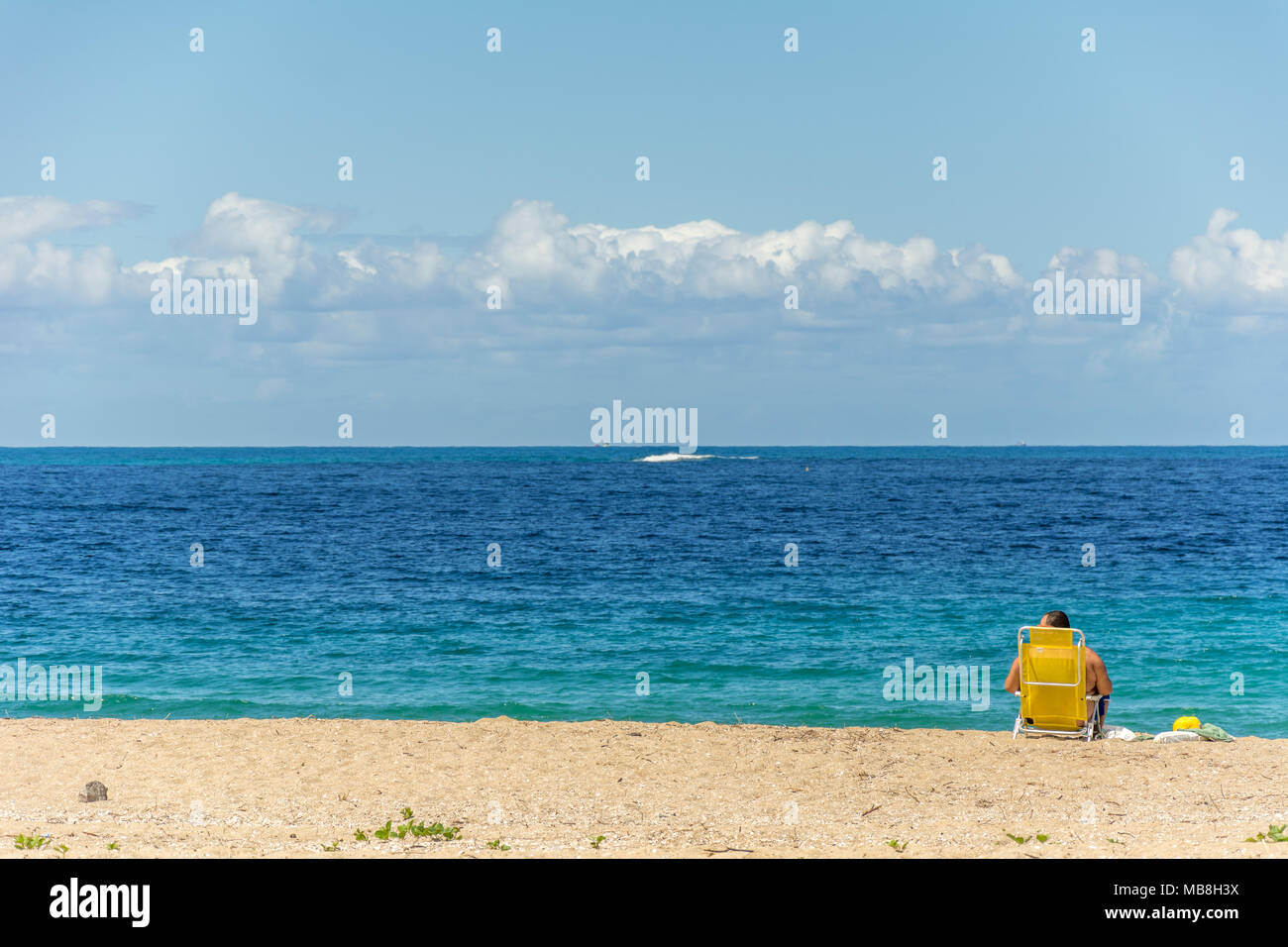 Flat calm sea hi-res stock photography and images - Alamy