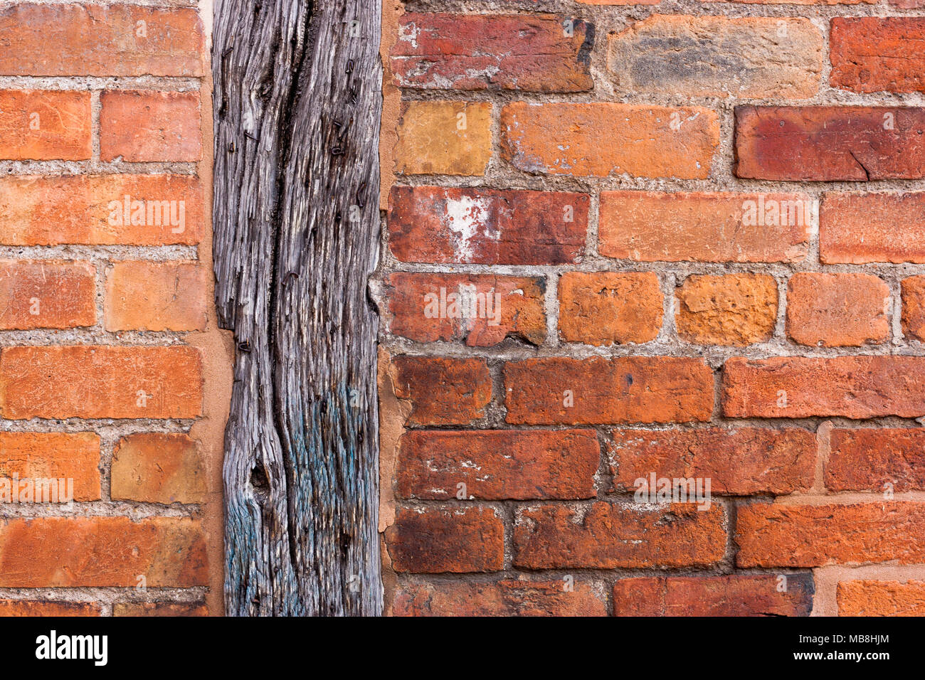 Architecture brick wall wooden beam hi-res stock photography and images ...