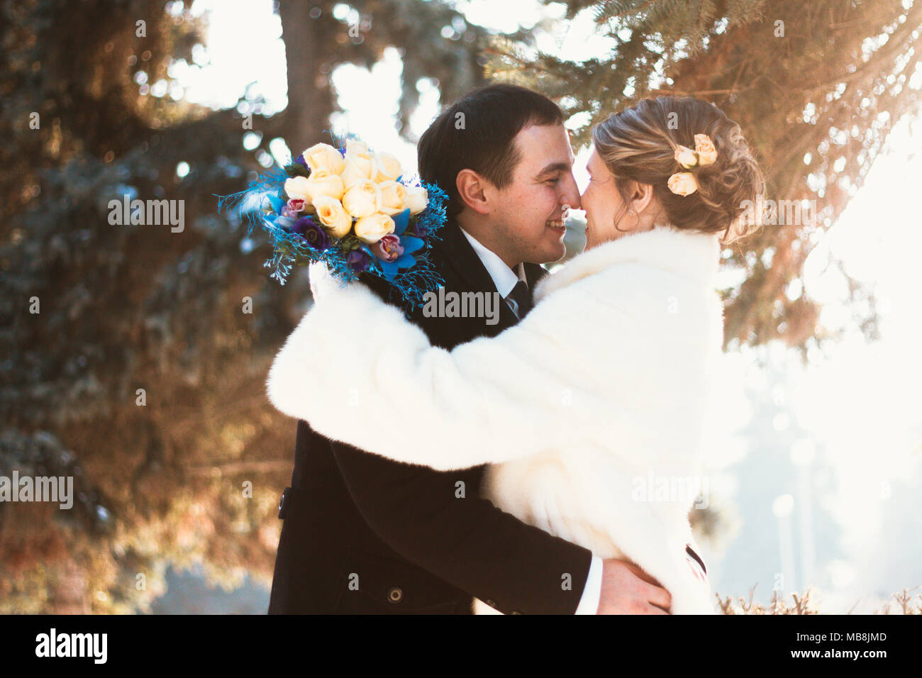 Winter bright wedding bride and groom couple Stock Photo - Alamy
