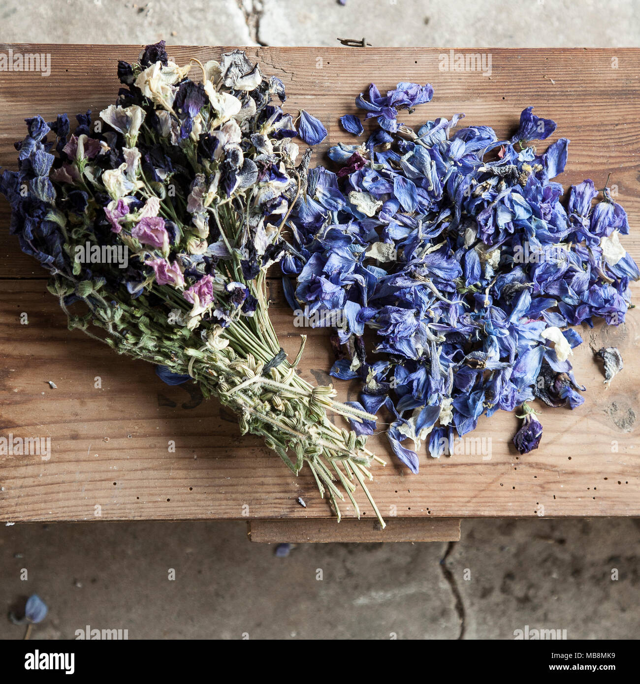 Dried flower bouquet hi-res stock photography and images - Alamy
