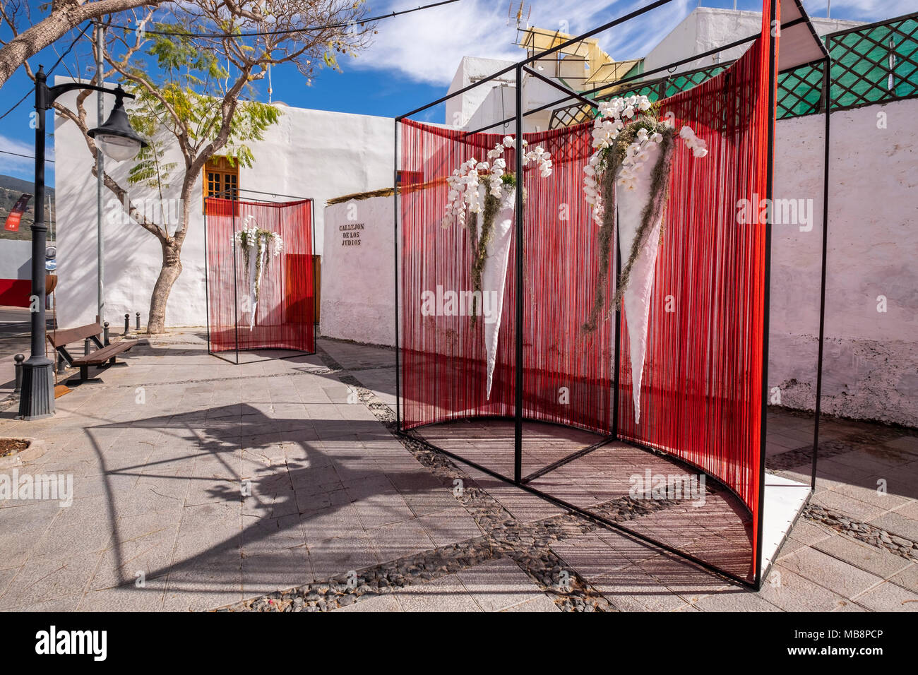 Displays of floral sculptural installations, Pascua Florida, Floral ...