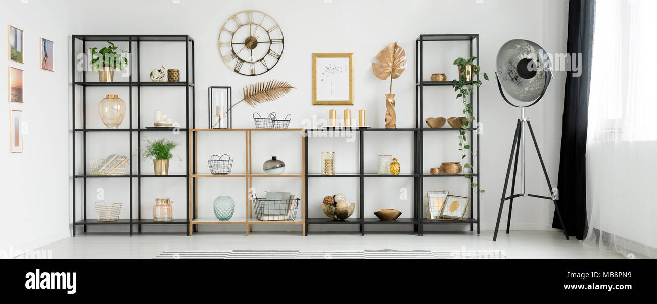 Metal racks hi-res stock photography and images - Alamy