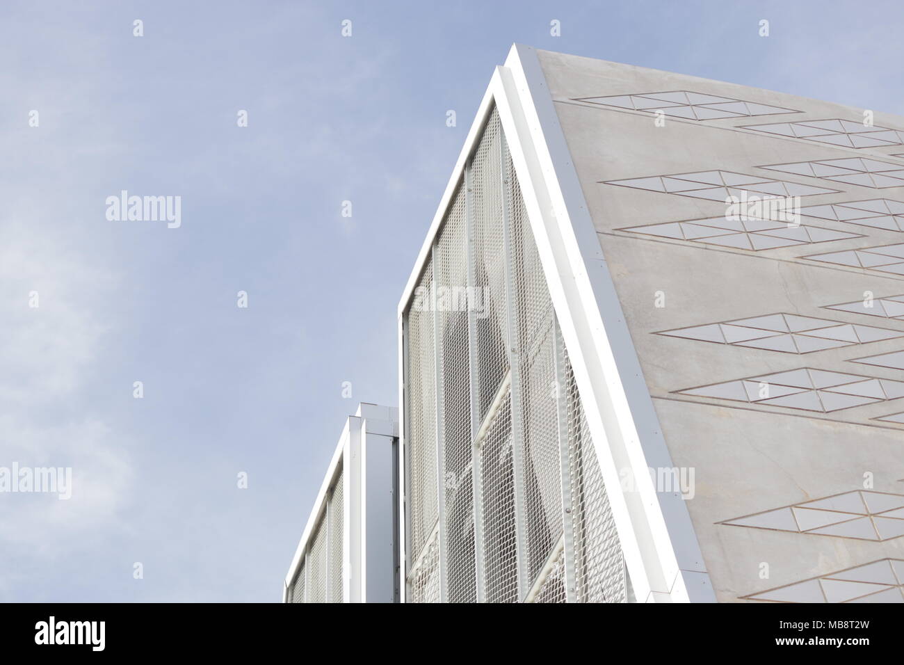 Straight building hi-res stock photography and images - Alamy