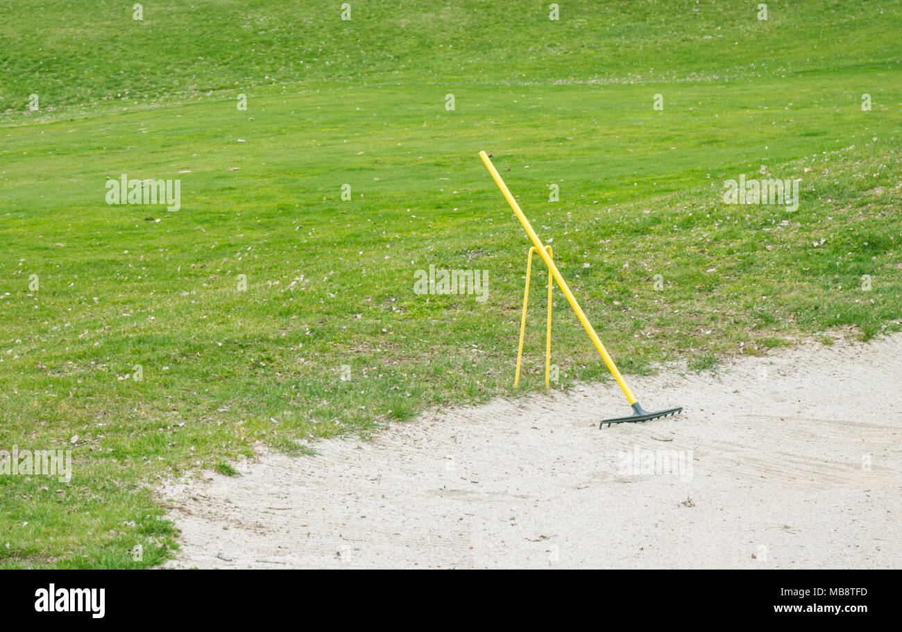 Rake lawn hi-res stock photography and images - Alamy