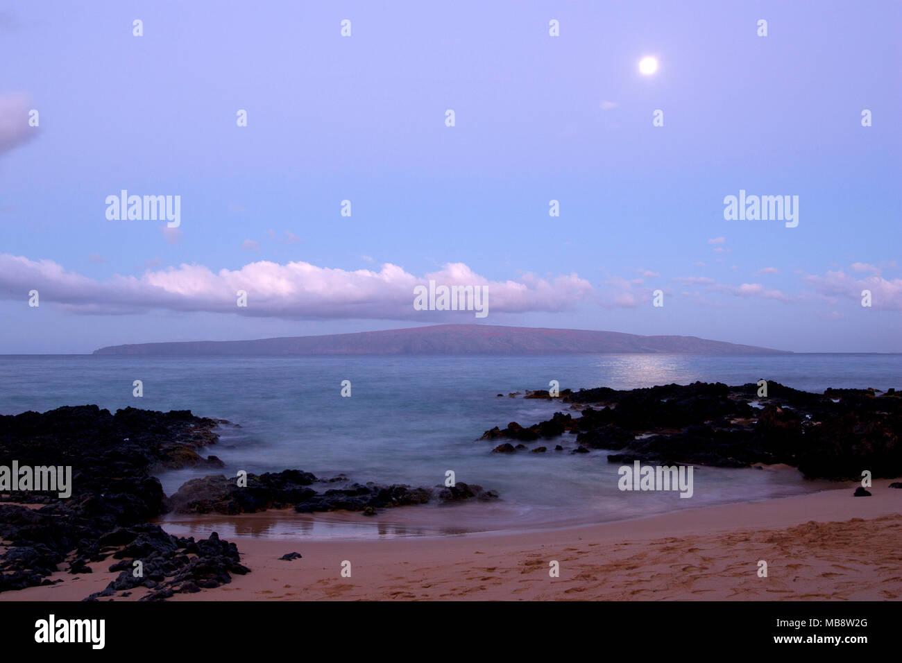 Full moon sets over the island of Kahoolawe at Makena, Maui, Hawaii ...
