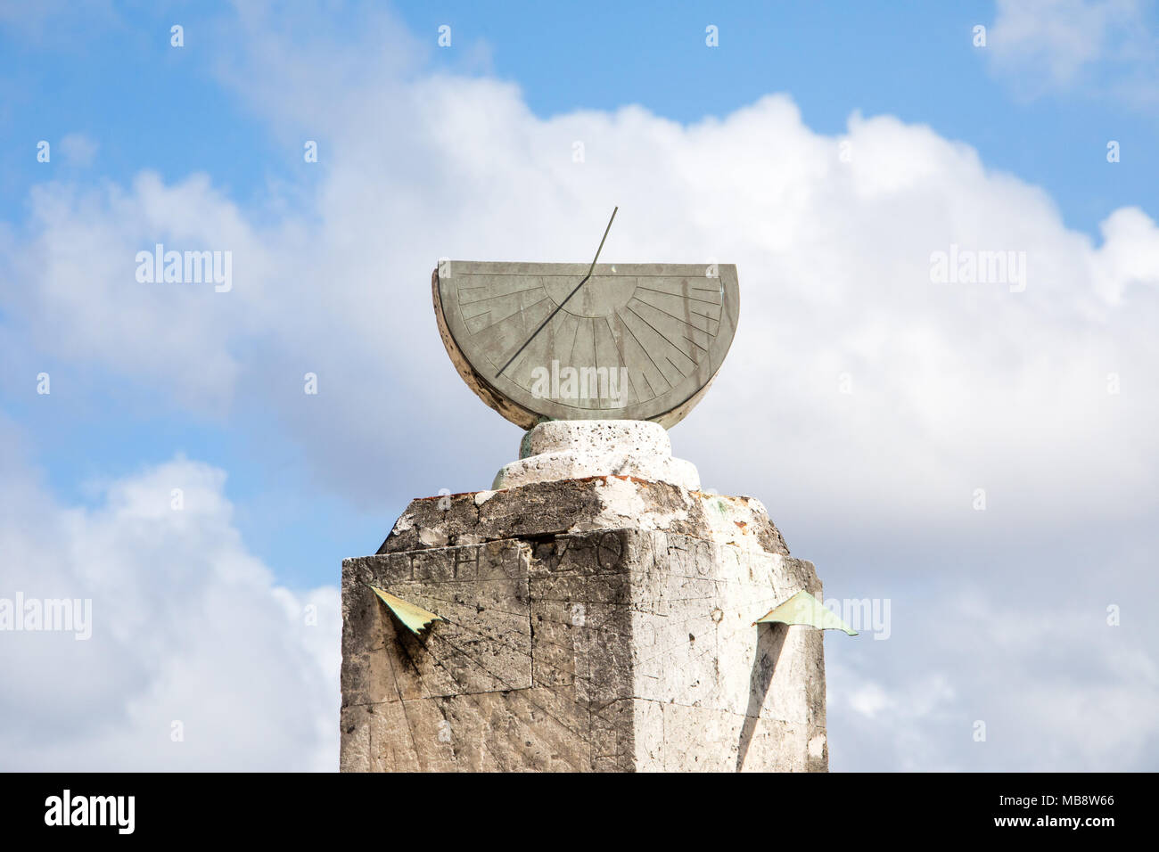 Reloj de sol hi-res stock photography and images - Alamy