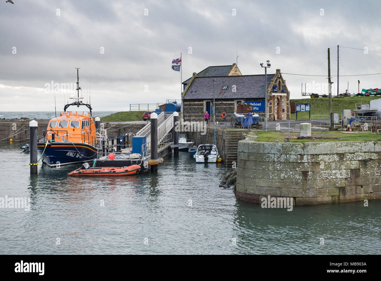 Rnli tamar class lifeboat hi-res stock photography and images - Alamy