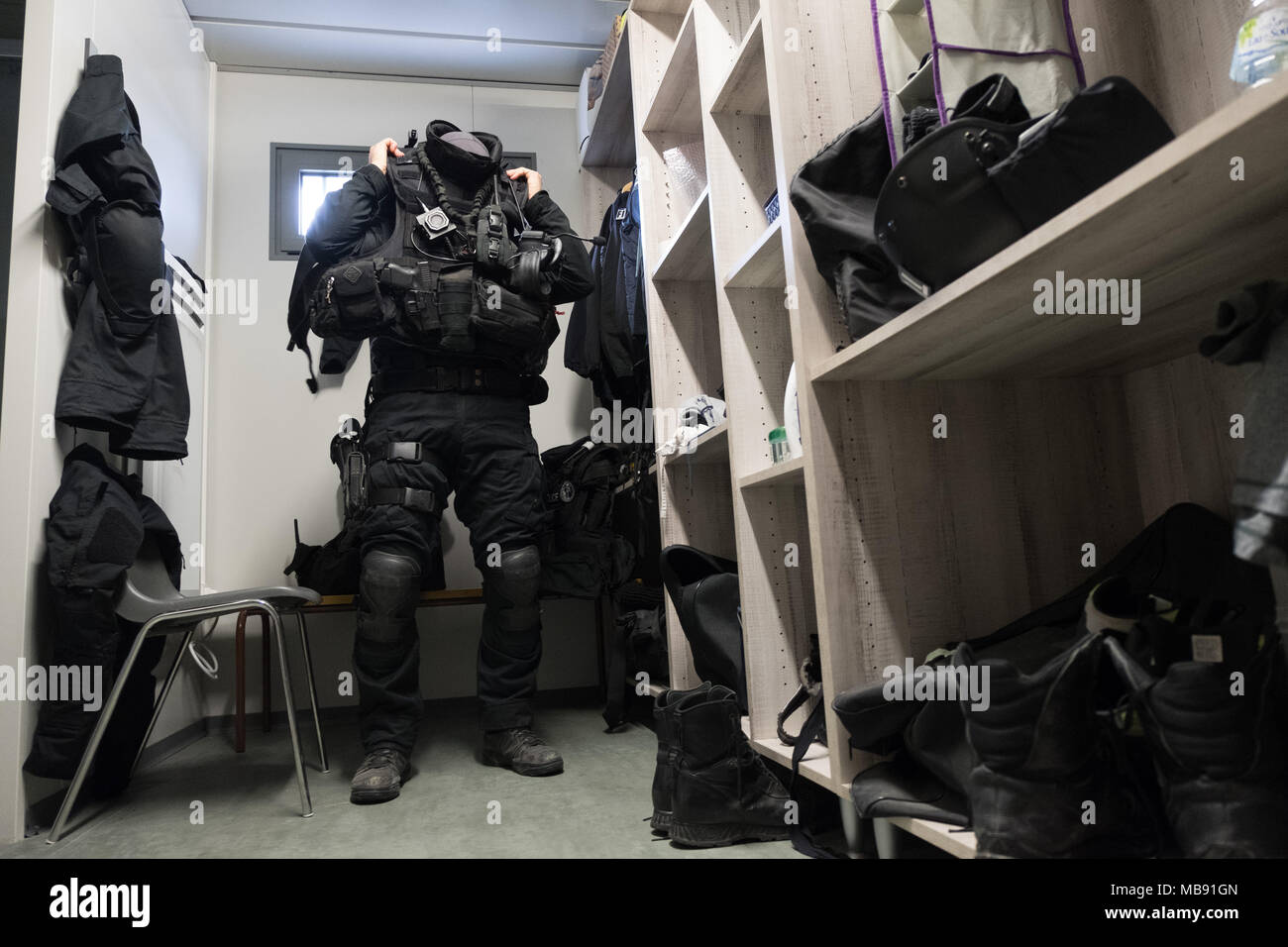 Raid de fusil hi-res stock photography and images - Alamy