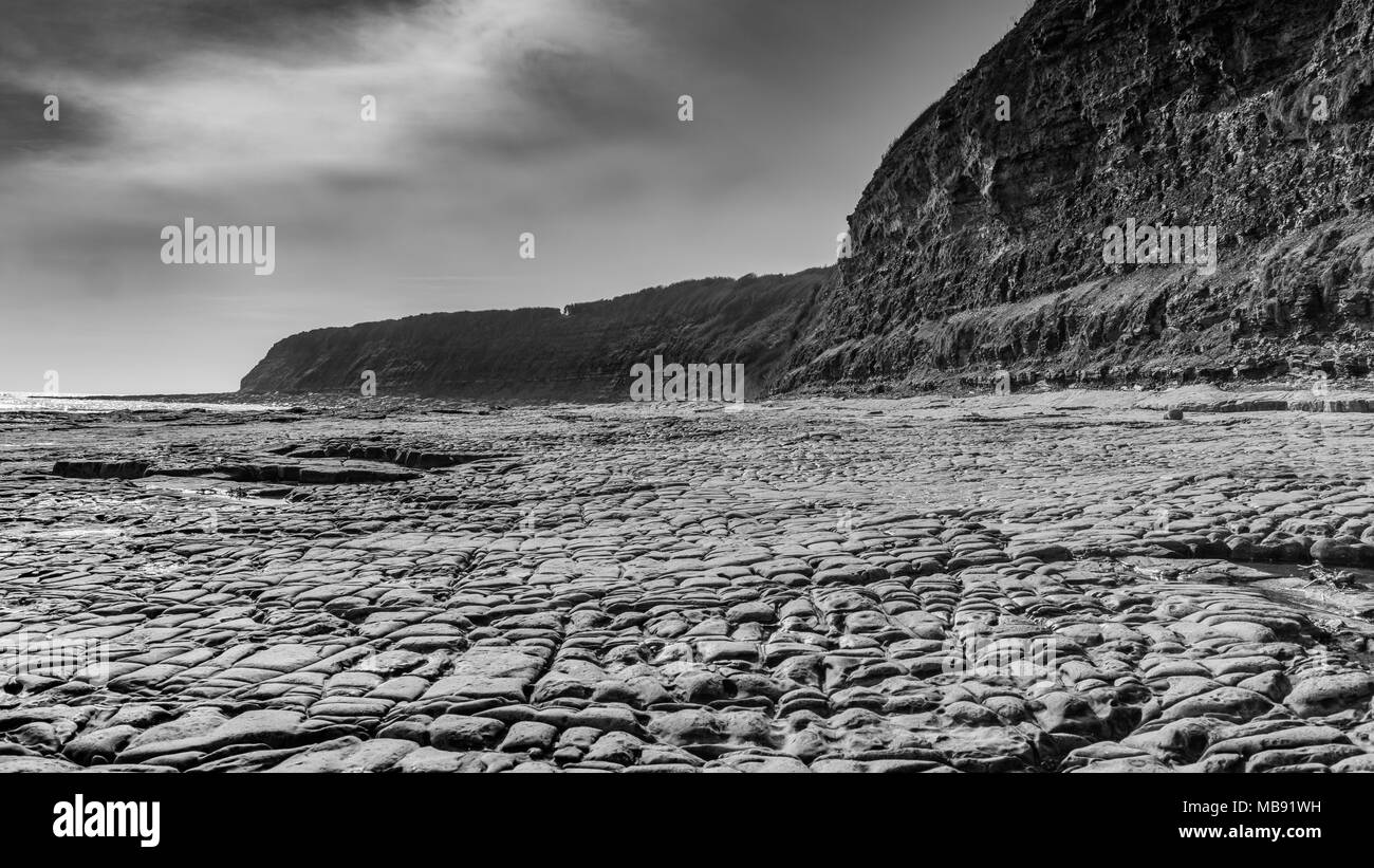 Kimmeridge bay purbecks dorset seascape hi-res stock photography and ...
