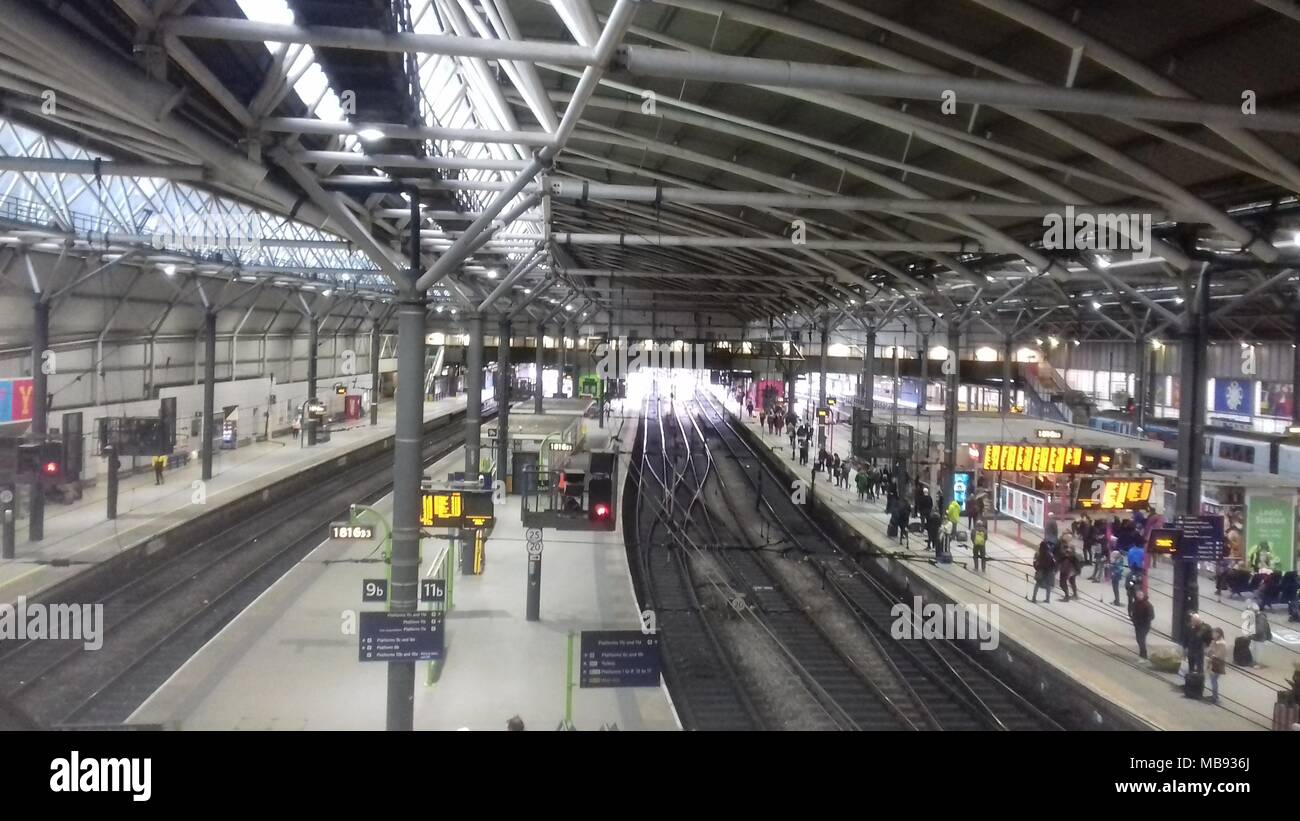 Leeds Rail Station Stock Photo - Alamy