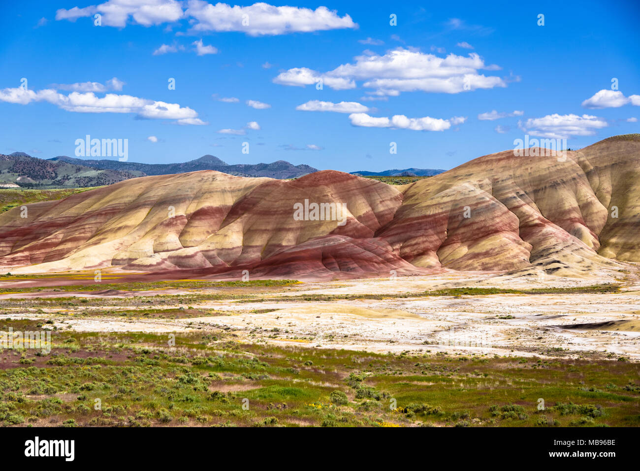Alternating rock beds hi-res stock photography and images - Alamy