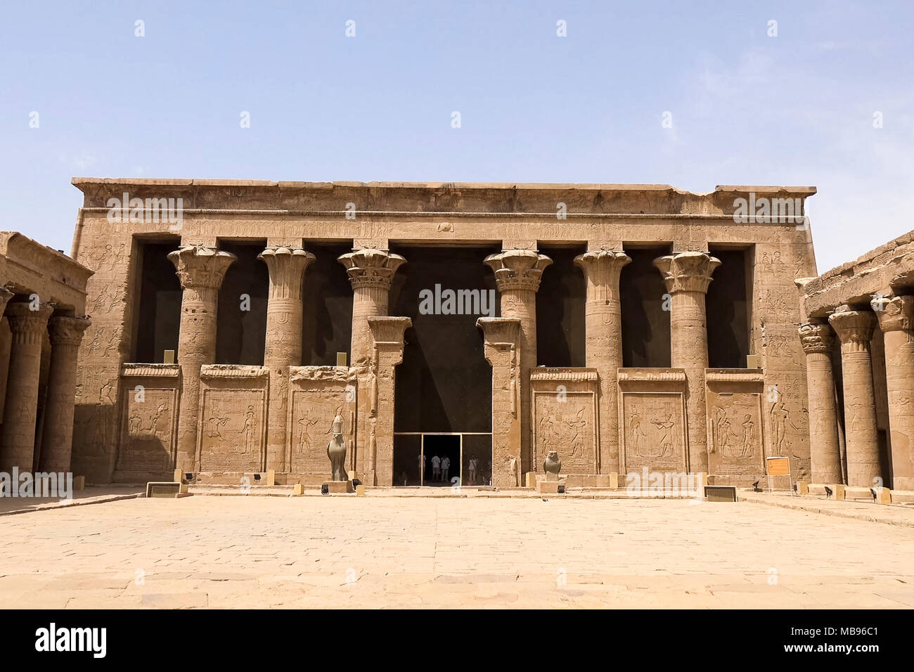 Ancient egypt buildings hi-res stock photography and images - Alamy