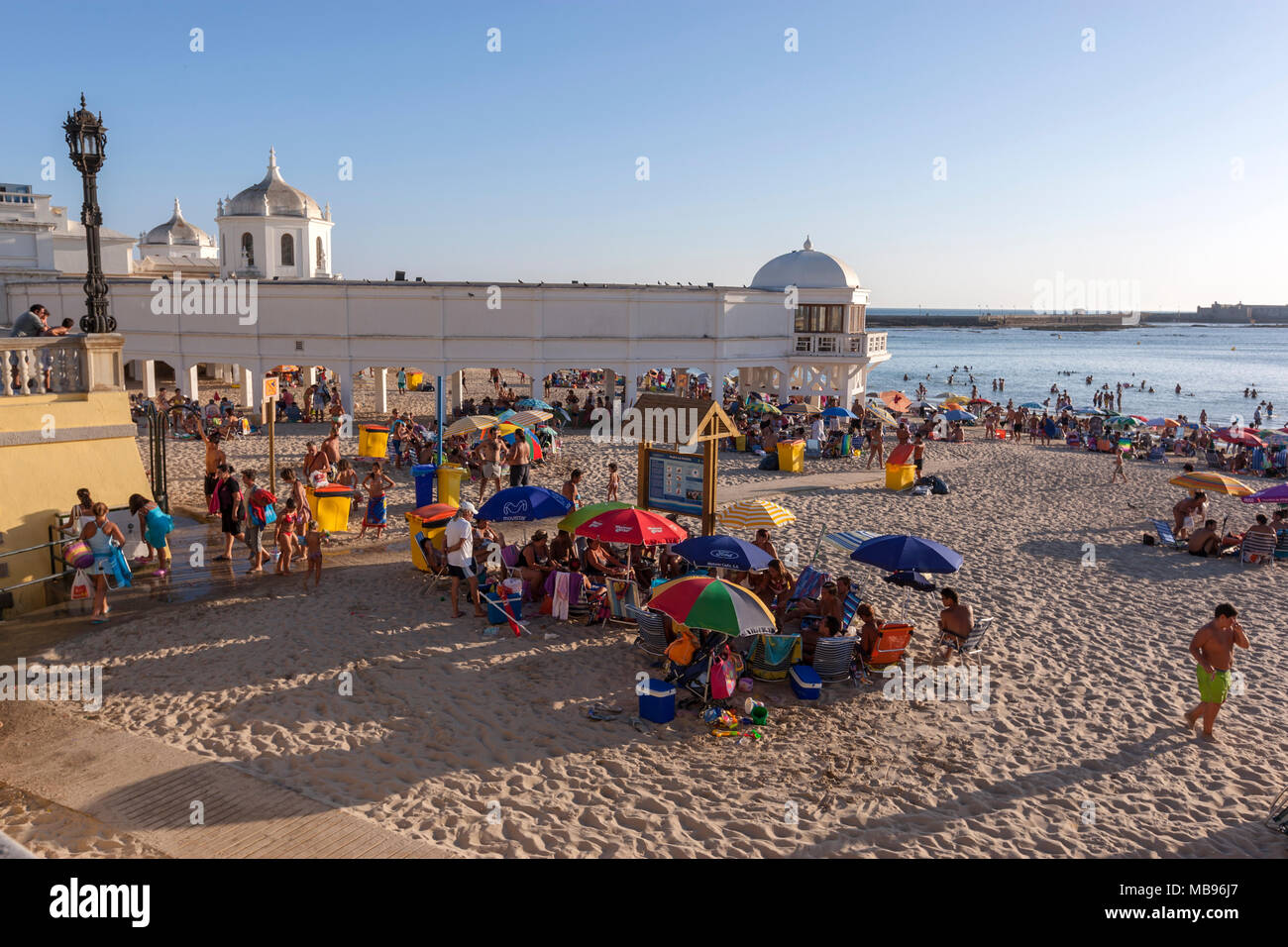 Families enjoying a Sumner day in Playa La Caleta, Cadiz, Andalusia ...