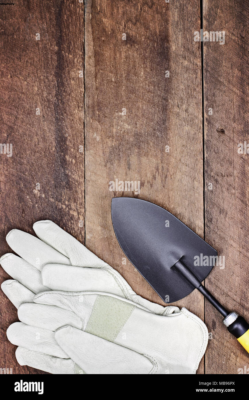 Hand spade hi-res stock photography and images - Alamy