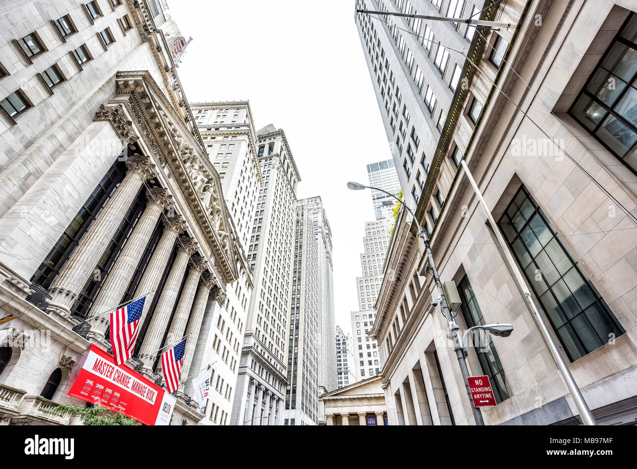 Dow jones building hi-res stock photography and images - Alamy