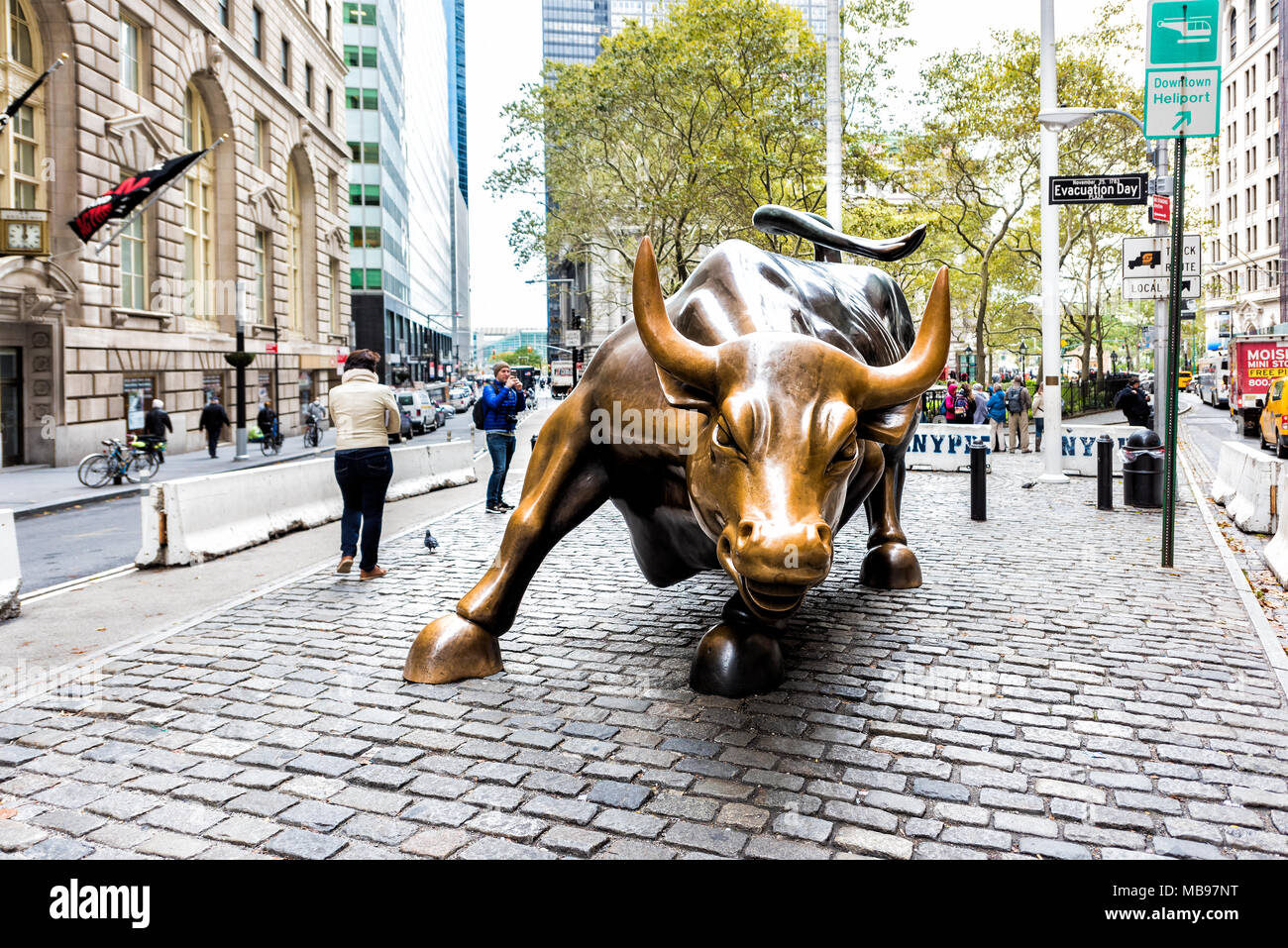 Wall Street Bull New York Stock Photos & Wall Street Bull New York Stock Images - Alamy
