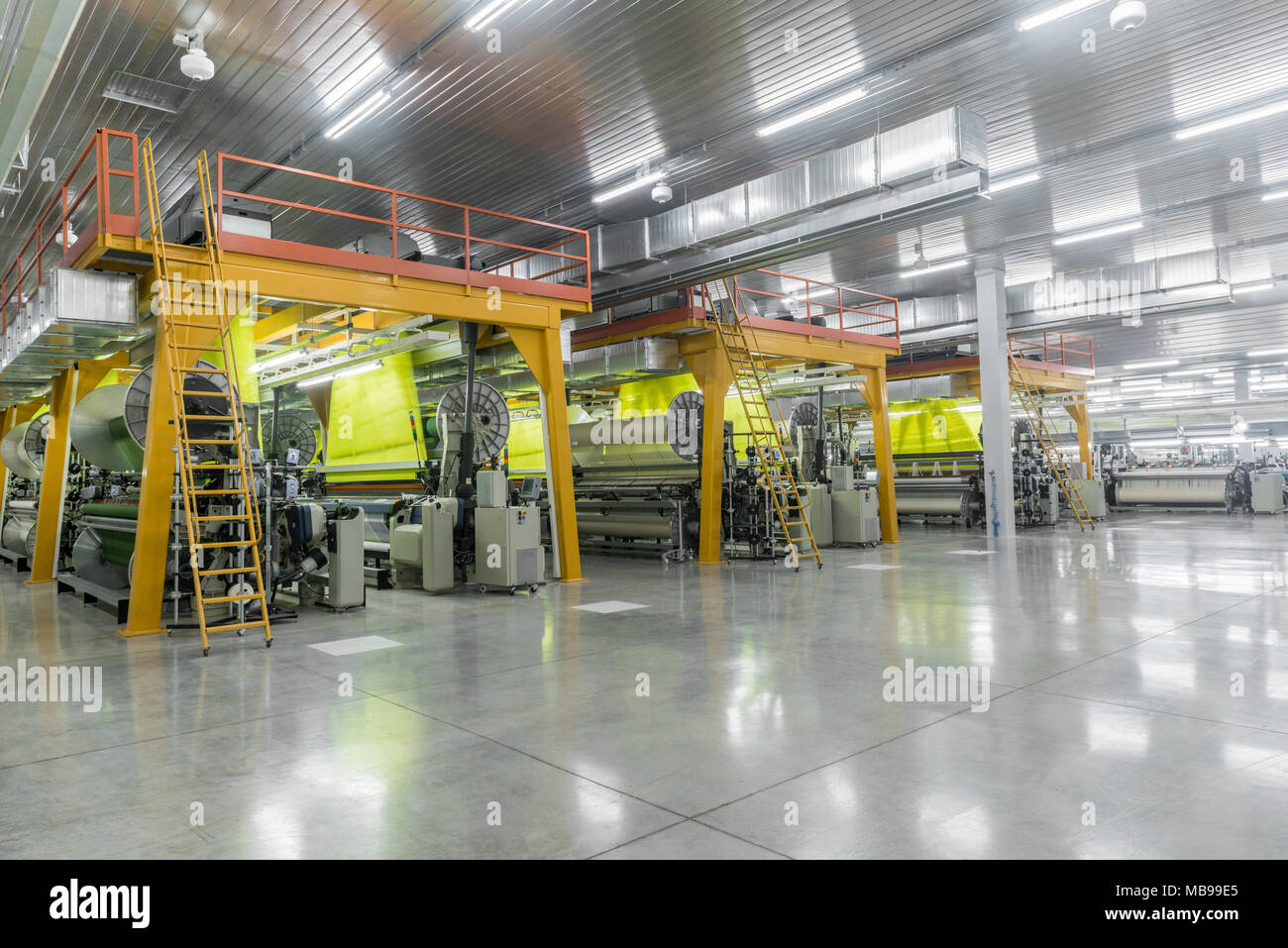 Machine and equipment in the weaving shop, a general overview. interior ...