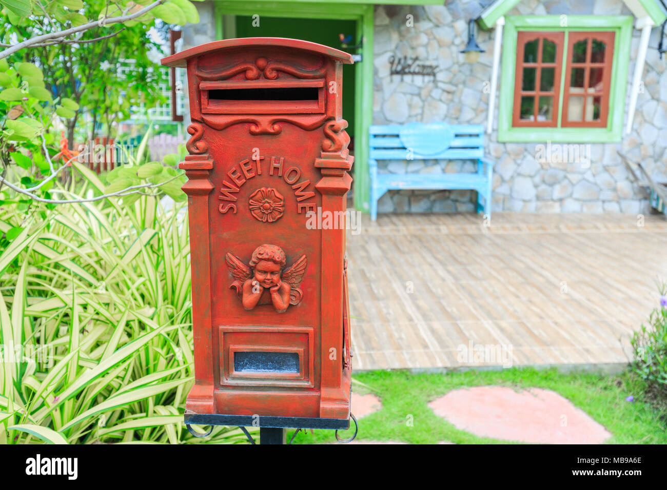 Vintage post box hi-res stock photography and images - Alamy
