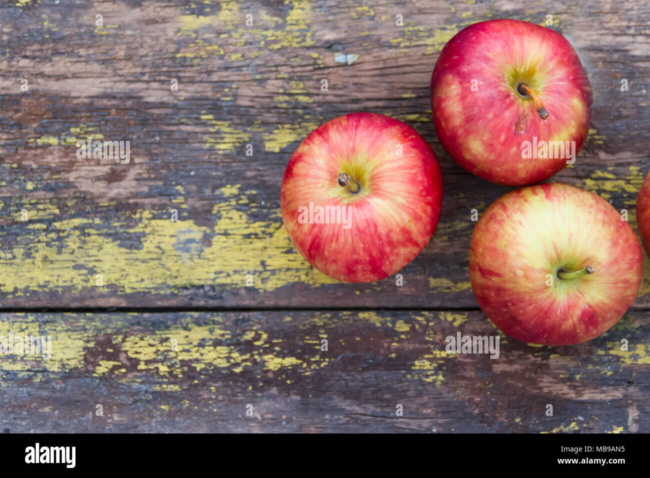 red apples background on rustic wood Stock Photo - Alamy